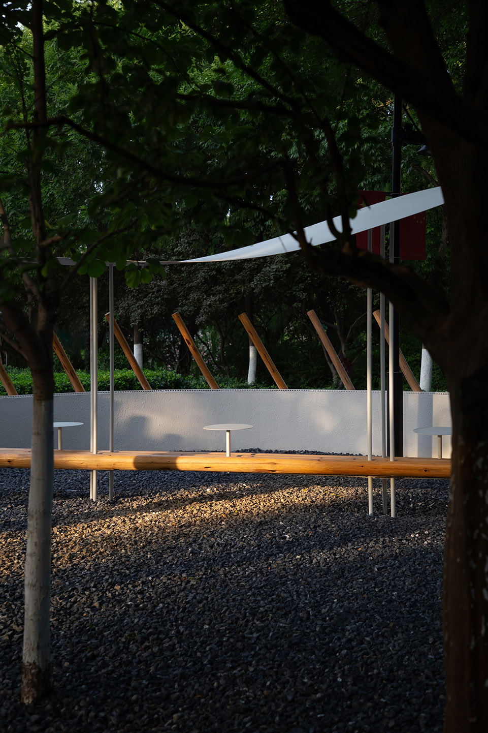 Book Inside, Book Outside by Displacement Architecture Design - 谷德设计网