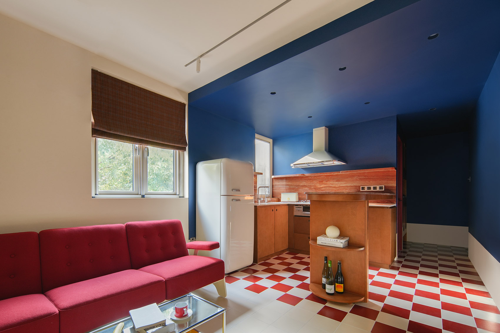 ILLUSTRATOR’S HOME OF THREE PRIMARY COLORS by Nul-architects - 谷德设计网