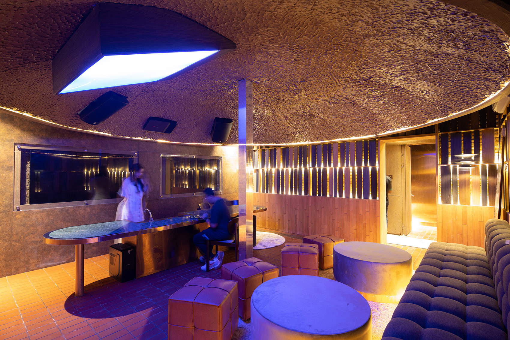 Stalk Tree-hugger Bar by RAD+ar - 谷德设计网