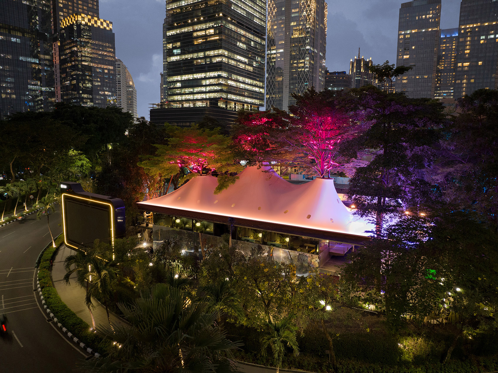 Stalk Tree-hugger Bar by RAD+ar - 谷德设计网