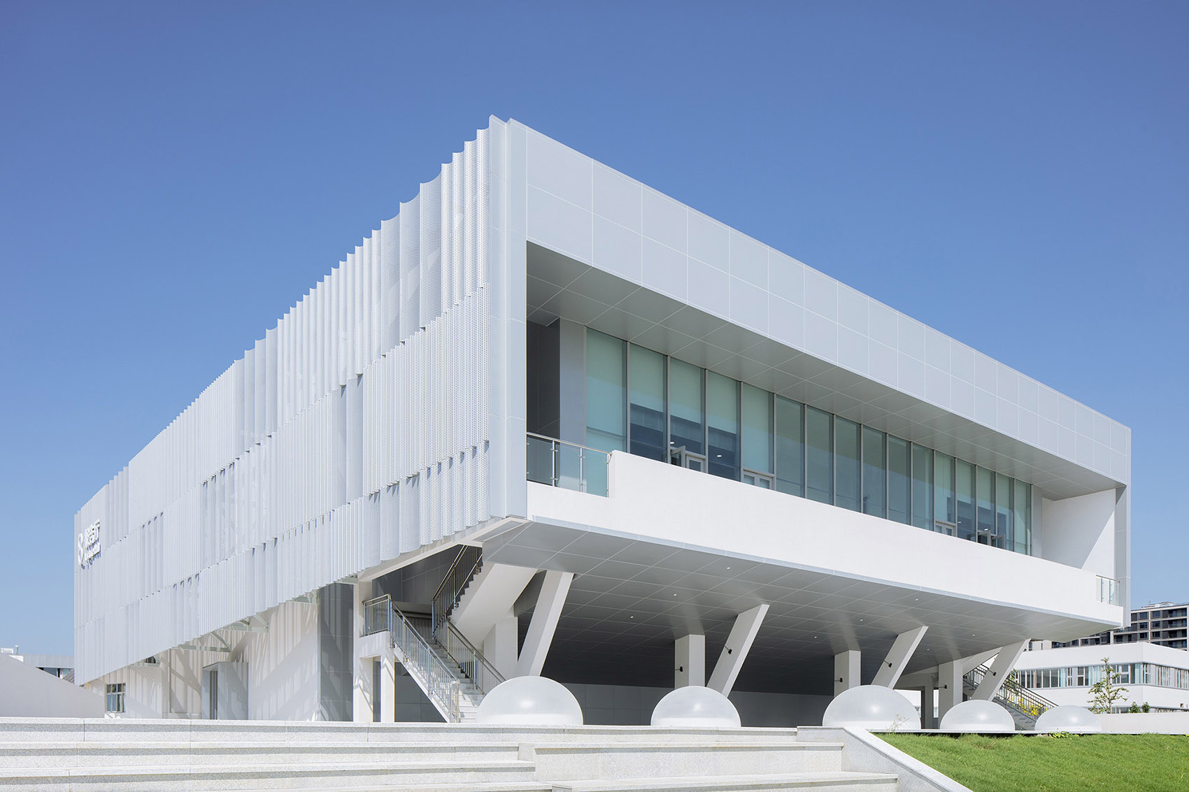 Ningbo Gulin Vocational High School by ARCHIS Design Studio - 谷德设计网