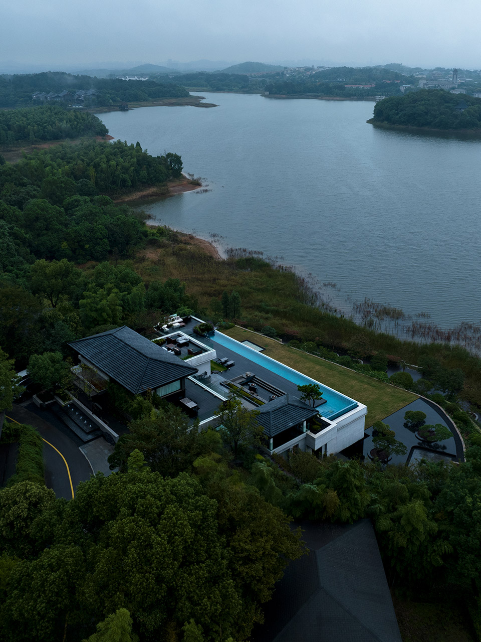 FU VALLEY – Yinshi Resort Hotel by Tianmu Lake, China by Nanjing Jinshi ...