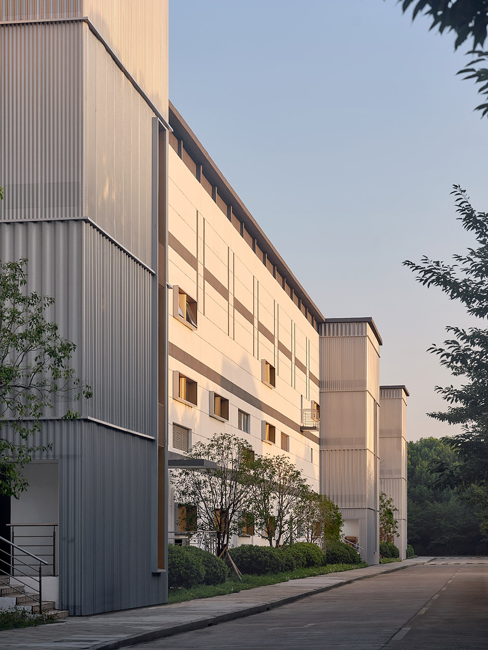 Renovation of Suzhou Xinda Industrial Park by Oumoumou Studio, School ...