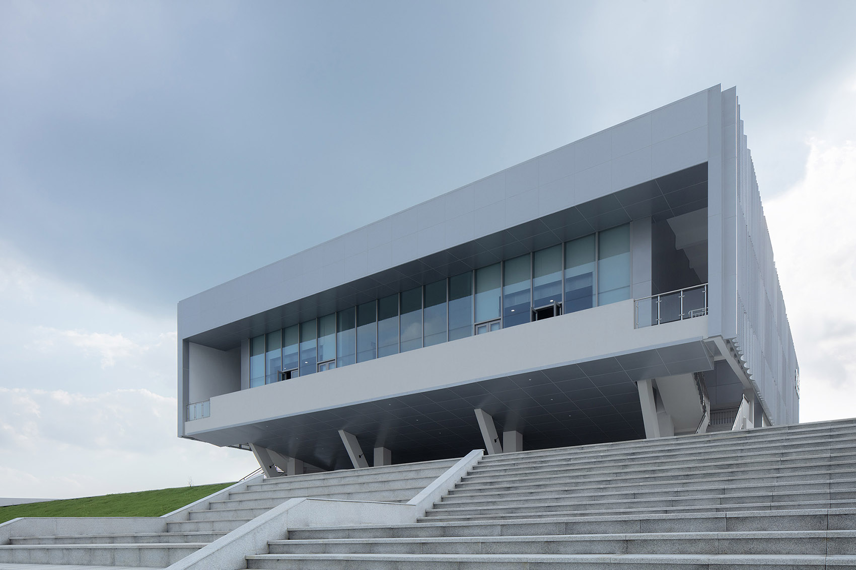 Ningbo Gulin Vocational High School by ARCHIS Design Studio - 谷德设计网