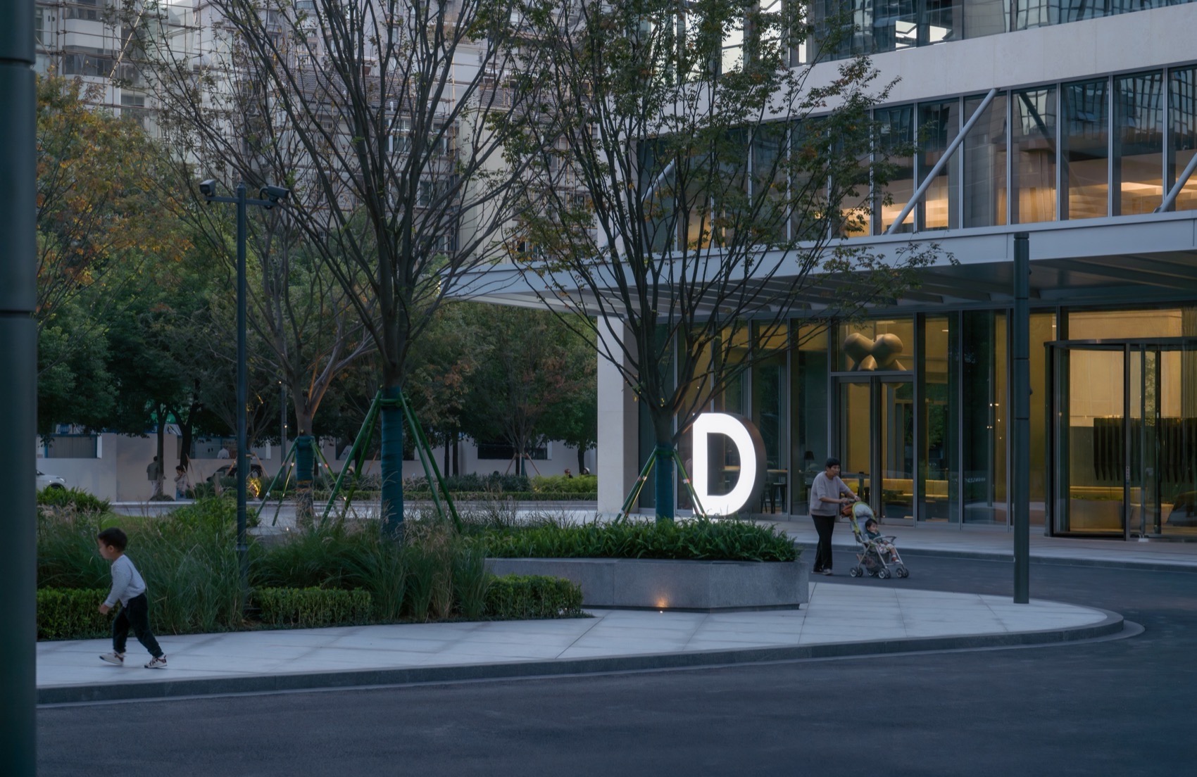 Huanglong Vanke Center Landscape Design by PERCENT LANDSCAPE DESIGN ...