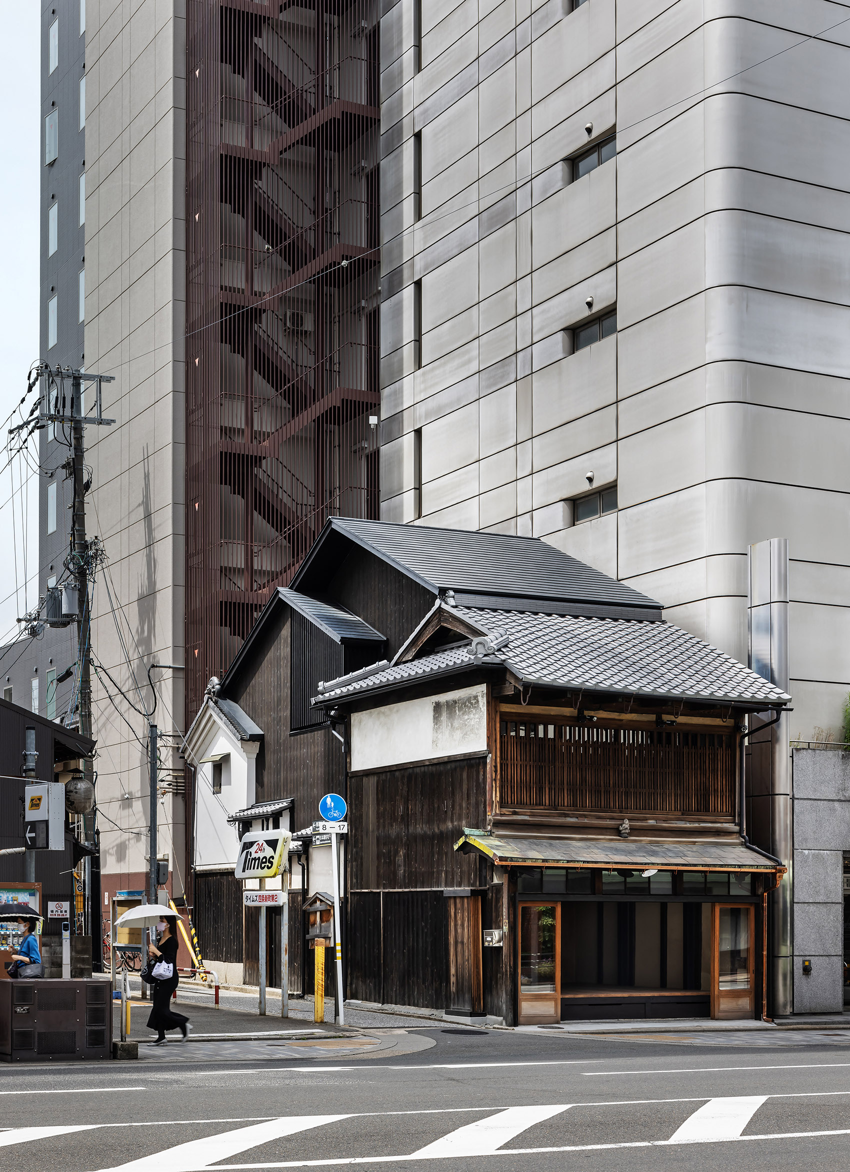 KAKKYOYAMA COMMON CENTER FOR GION FESTIVAL by Shigenori Uoya Architects ...
