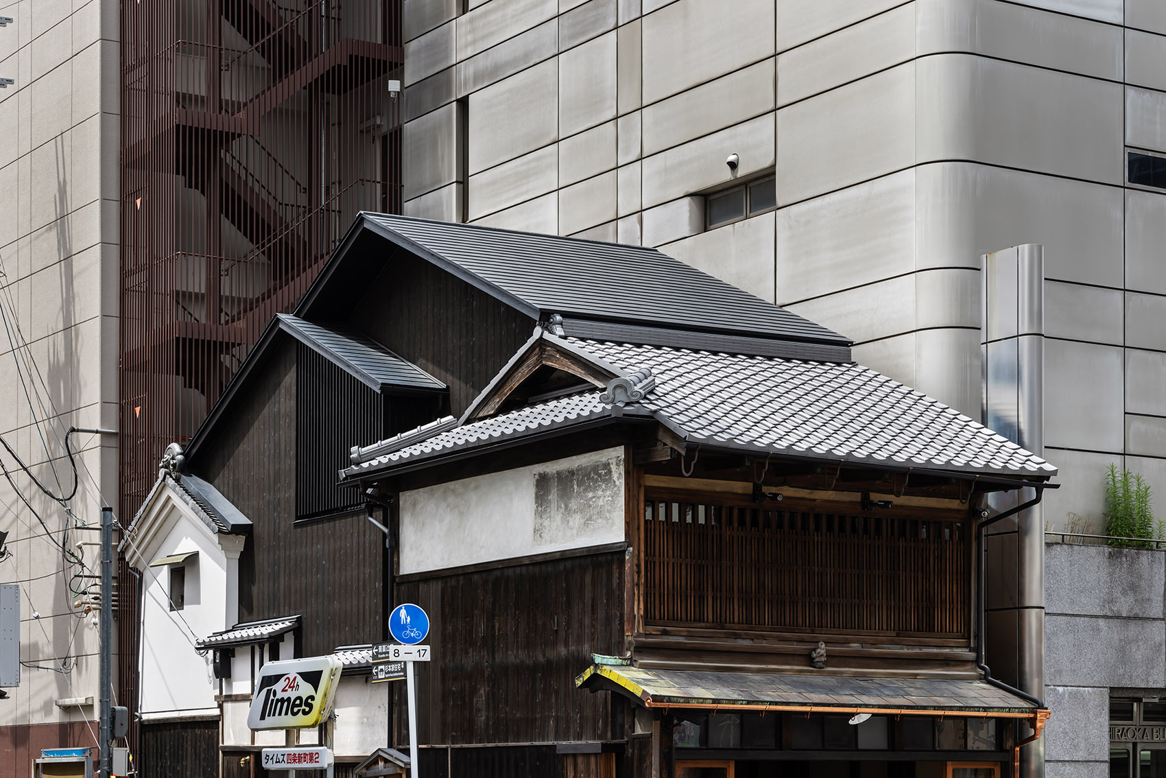 KAKKYOYAMA COMMON CENTER FOR GION FESTIVAL by Shigenori Uoya Architects ...