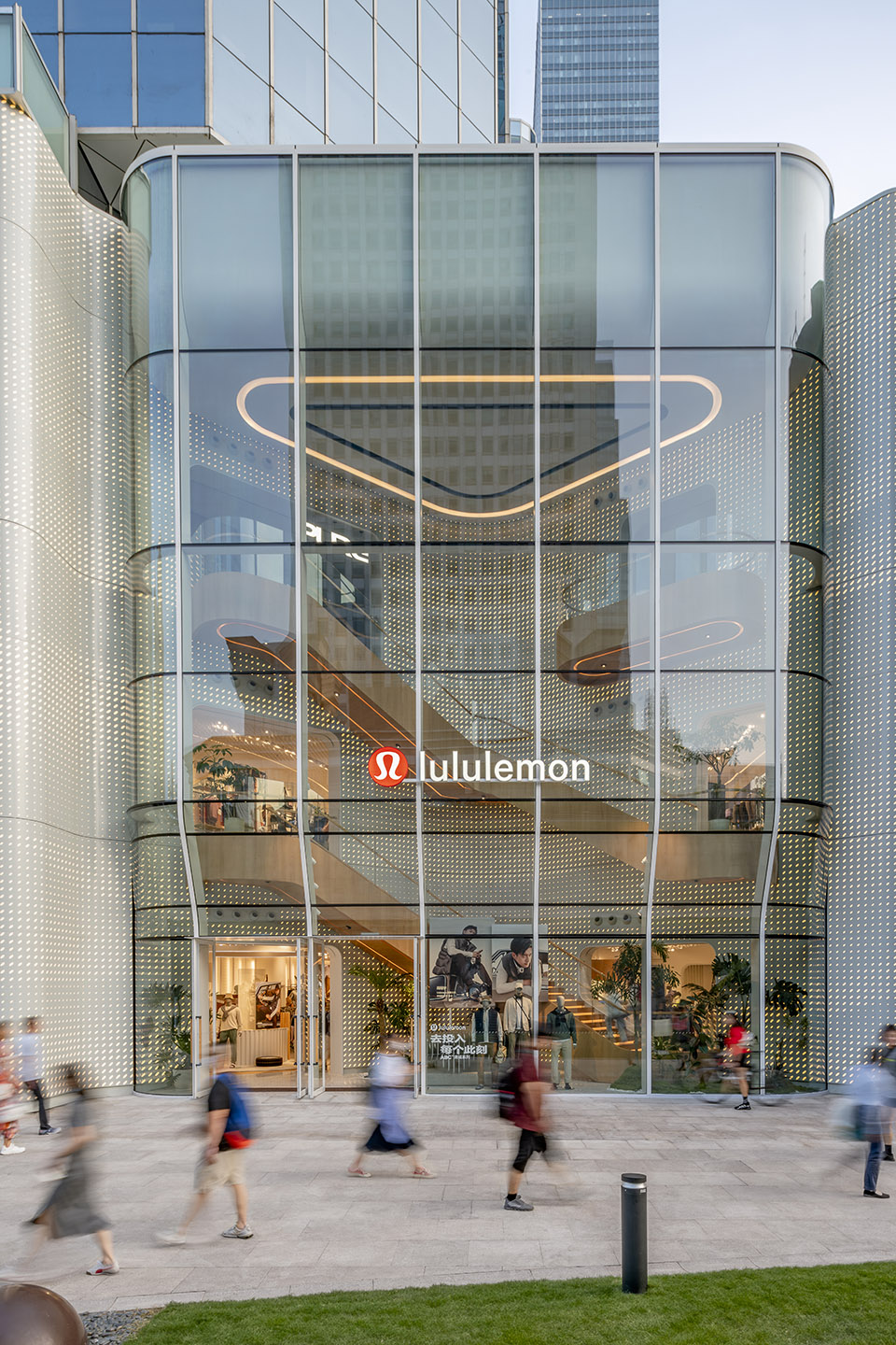 Lululemon Flagship Store Shanghai by AIM Architecture - 谷德设计网