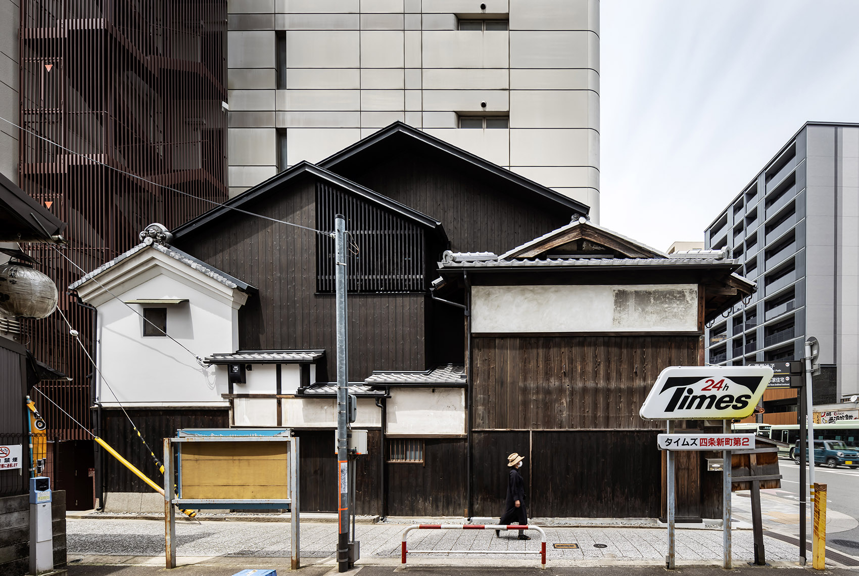 KAKKYOYAMA COMMON CENTER FOR GION FESTIVAL by Shigenori Uoya Architects ...