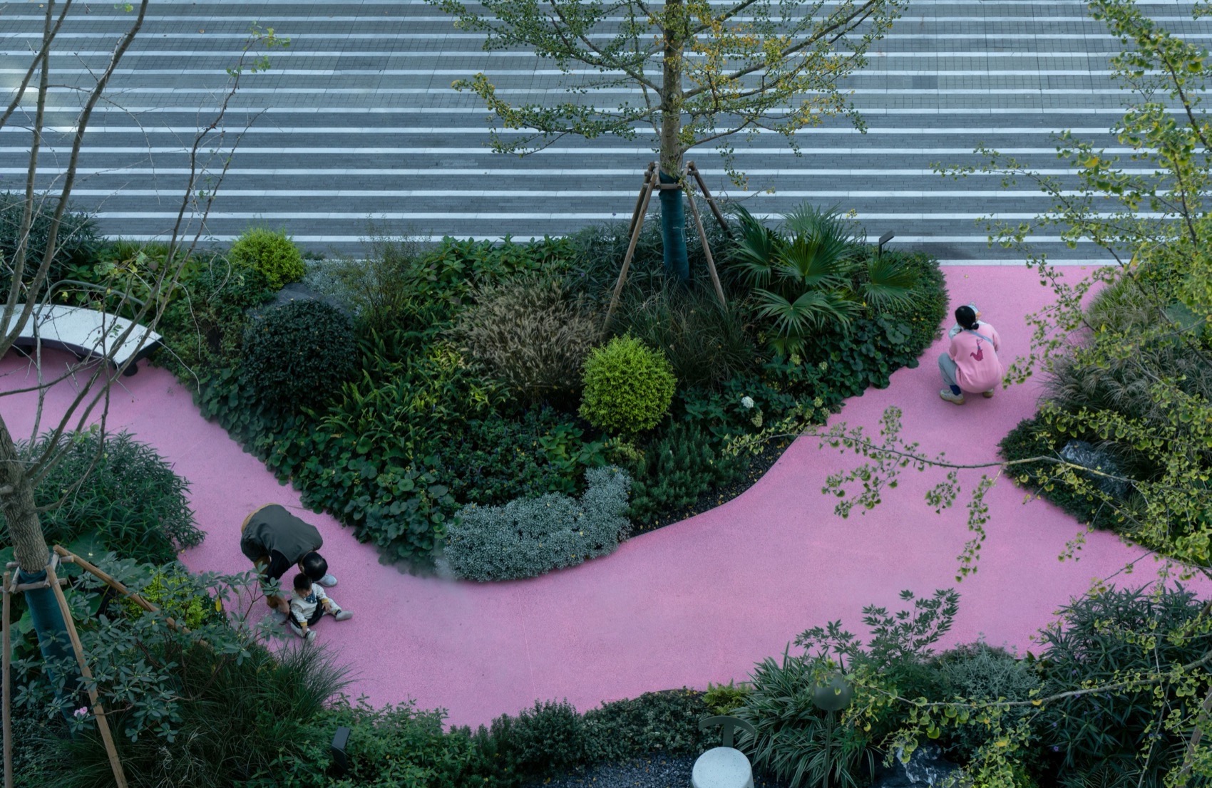 Huanglong Vanke Center Landscape Design by PERCENT LANDSCAPE DESIGN ...