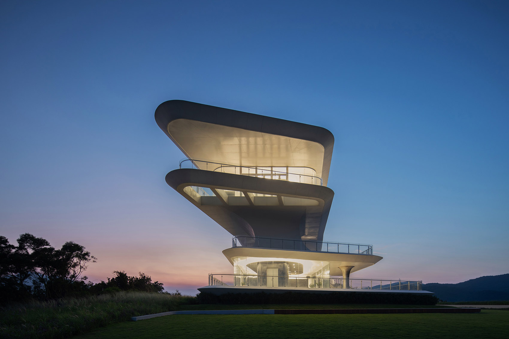 Yunhai Forest Service Station, China by Meng Fanhao / line+ studio - 谷德设计网