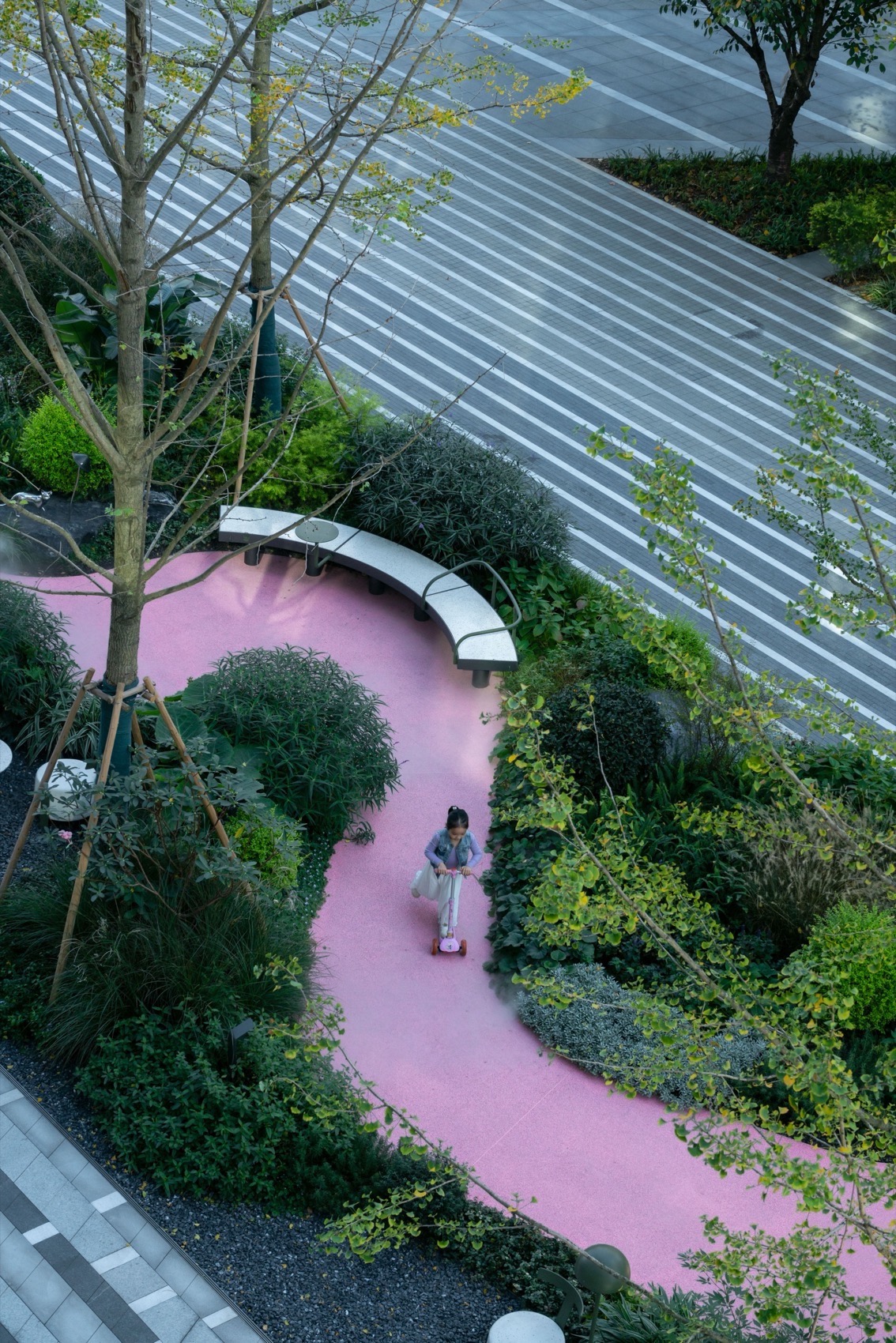 Huanglong Vanke Center Landscape Design by PERCENT LANDSCAPE DESIGN ...