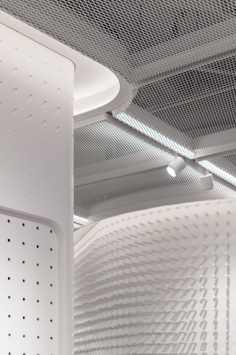 Lululemon Flagship Store Shanghai by AIM Architecture - 谷德设计网