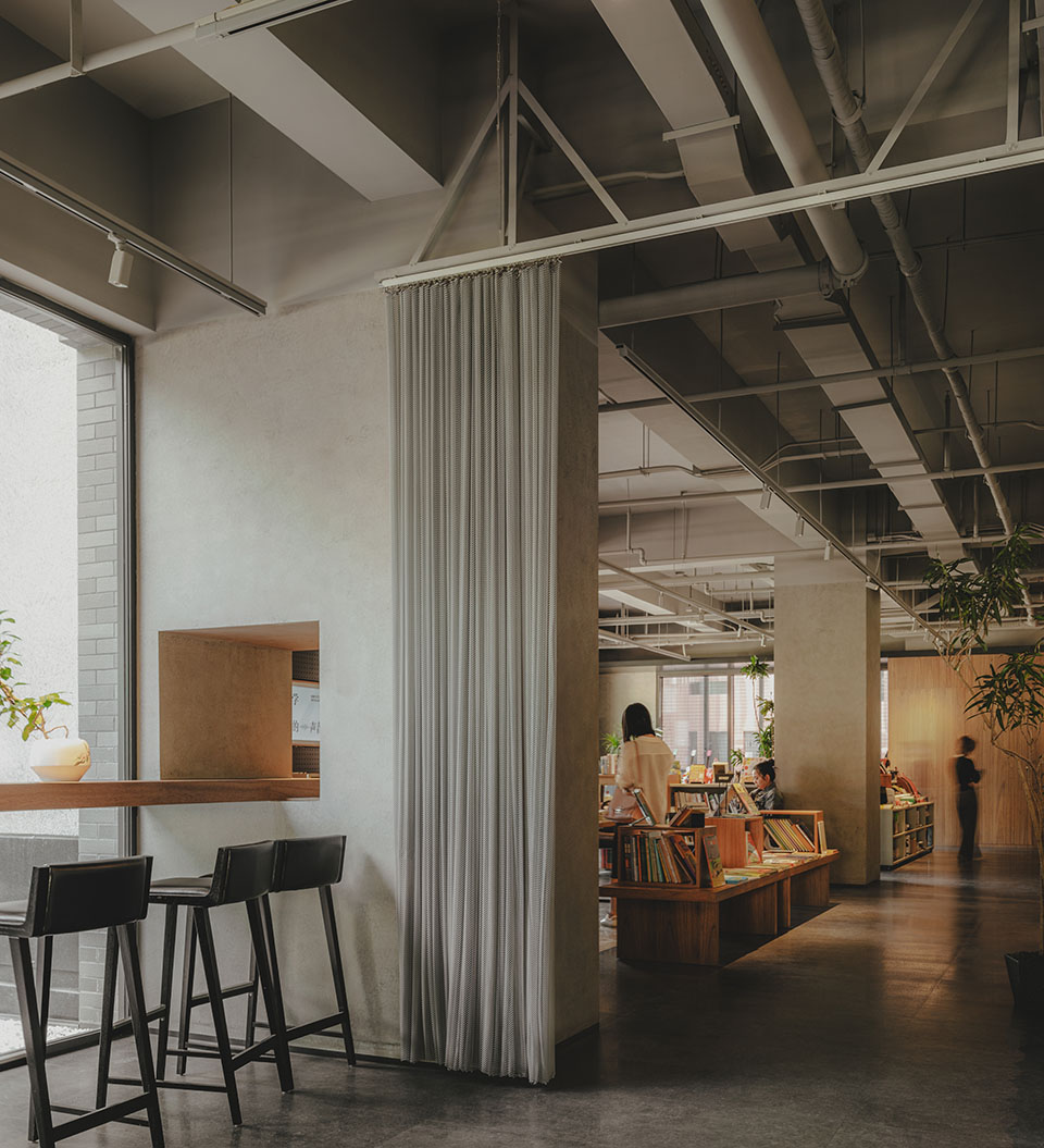 TANKO One Way Space and the 13th Bistro by BUZZ Architects - 谷德设计网