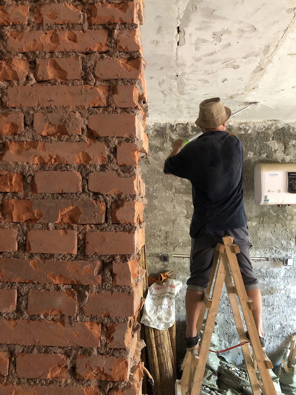 FANGLANG Hutong Community Bar Renovation by Masaya Kawashima + Daiki ...