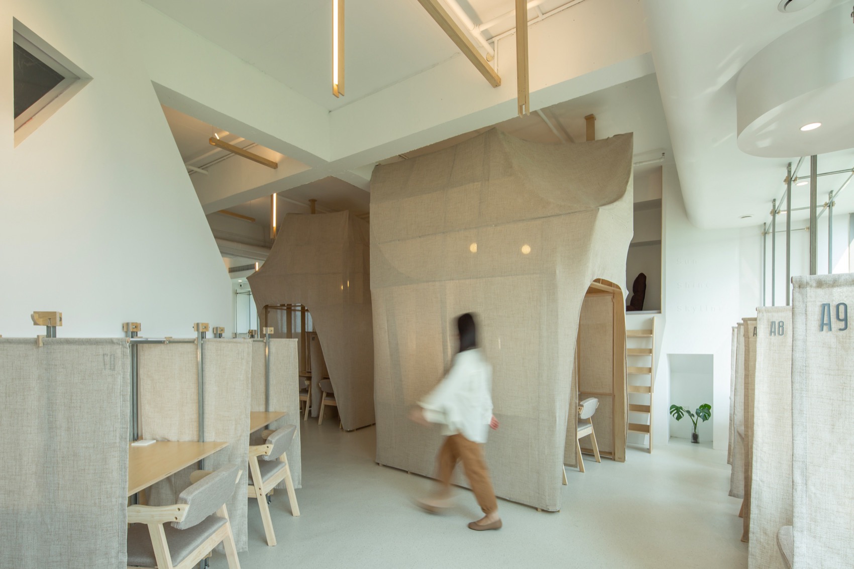 Skyline Study Studio by Atelier d’More - 谷德设计网