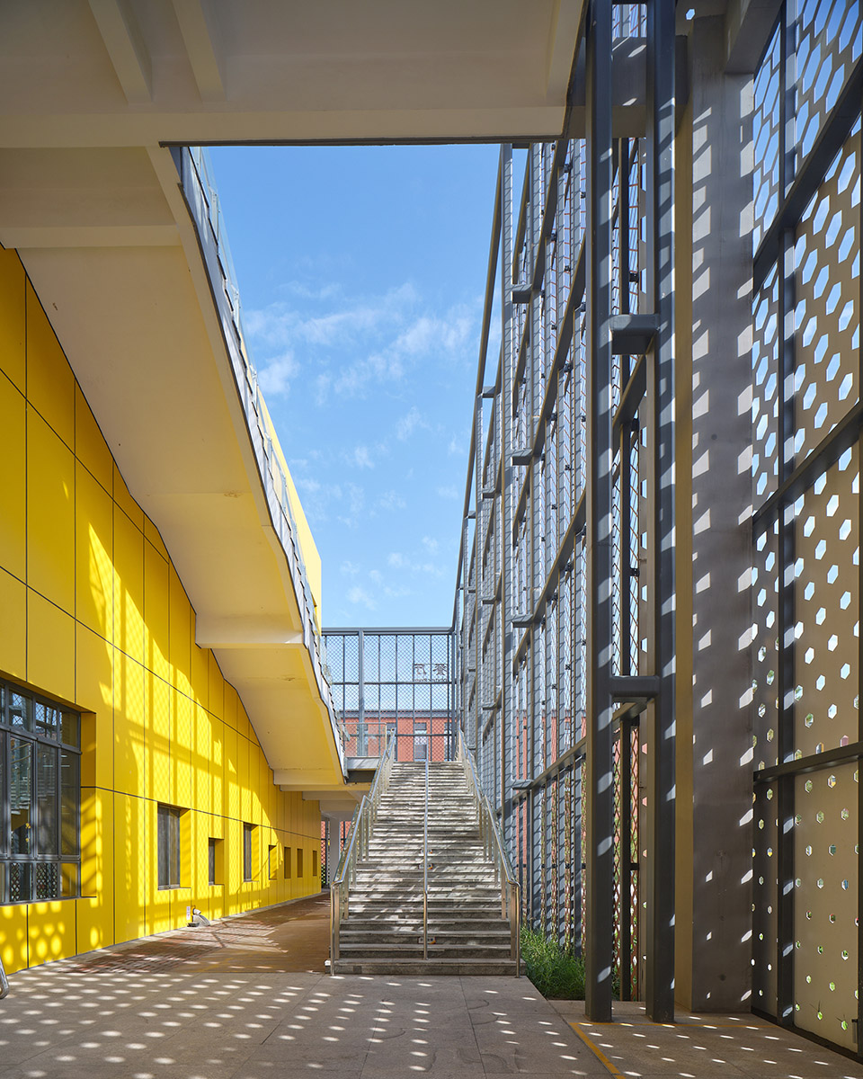 Shenmu Middle School by Institute of Architectural Design and Research ...