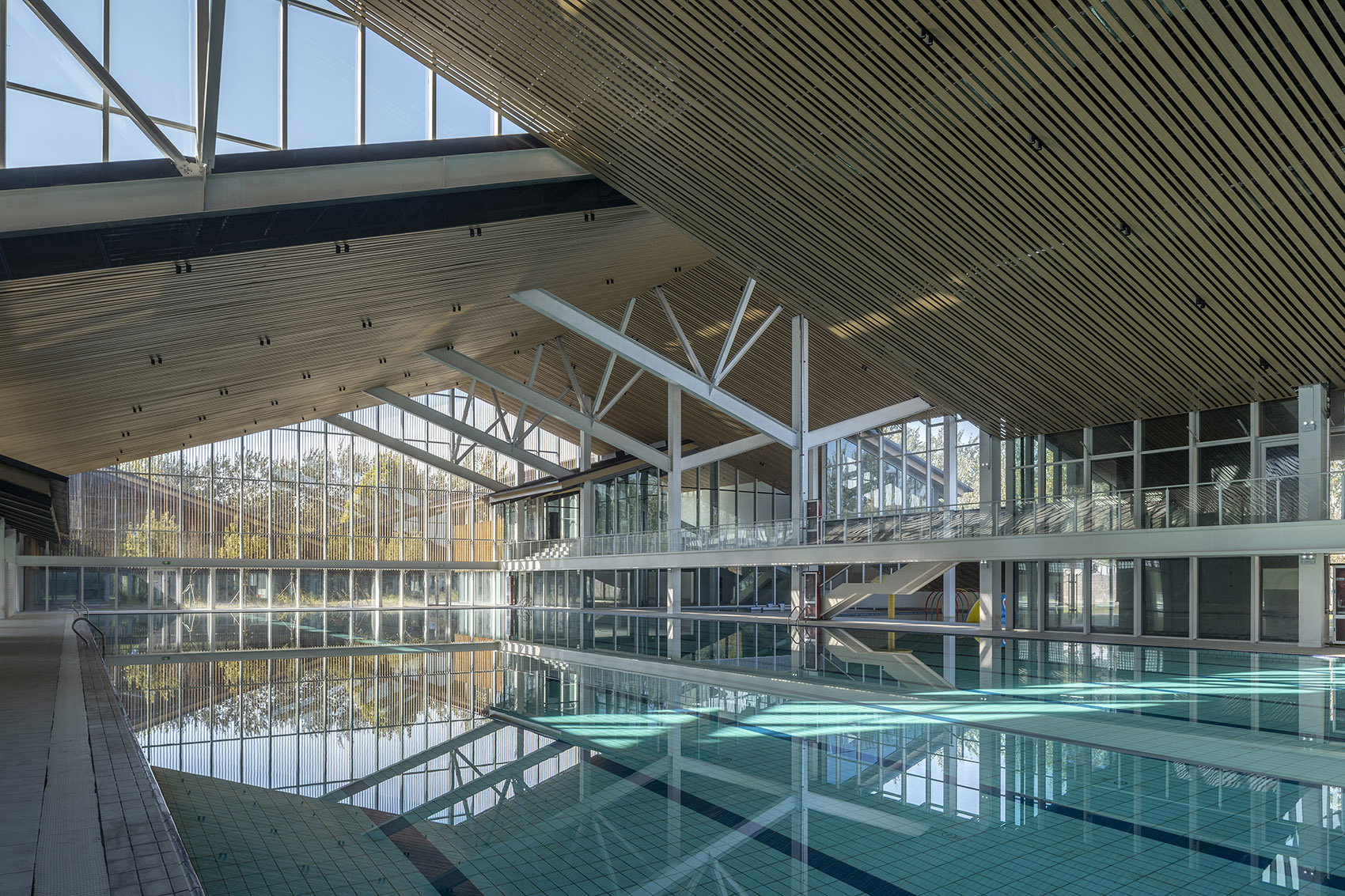 Xiangfen Xingyuan Swimming Pool by Atelier Kai Architects - 谷德设计网