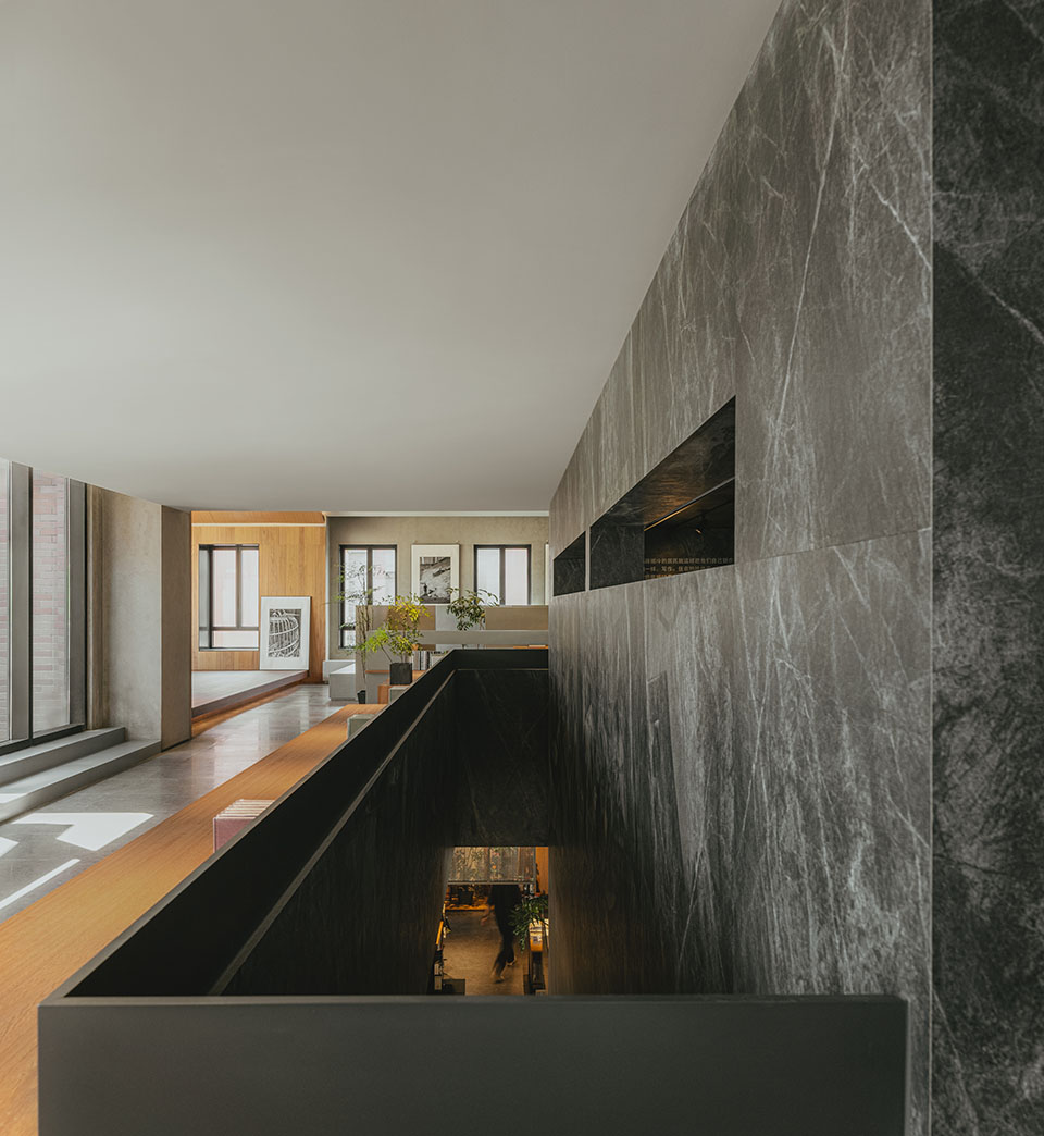 TANKO One Way Space and the 13th Bistro by BUZZ Architects - 谷德设计网