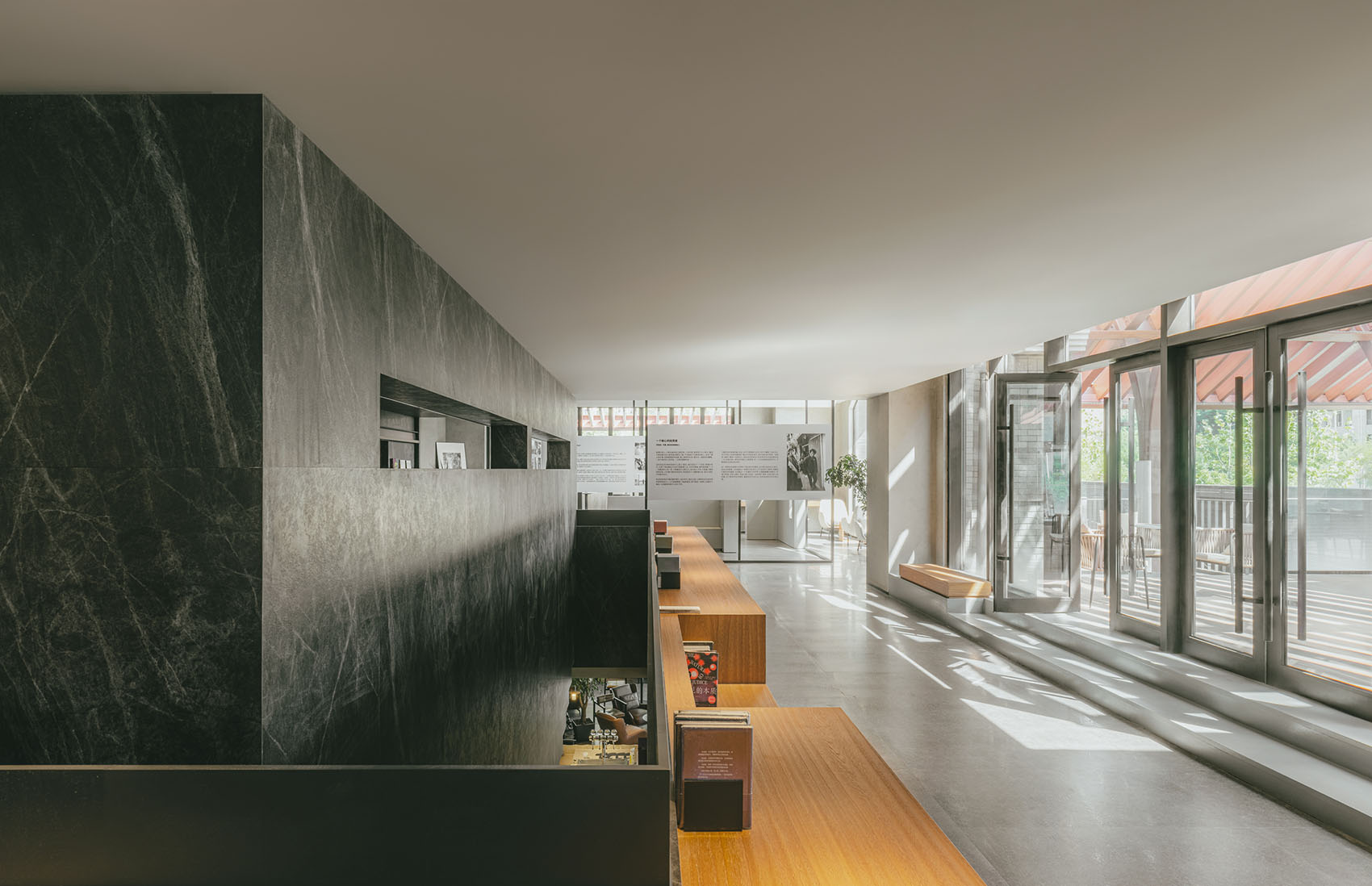 TANKO One Way Space and the 13th Bistro by BUZZ Architects - 谷德设计网