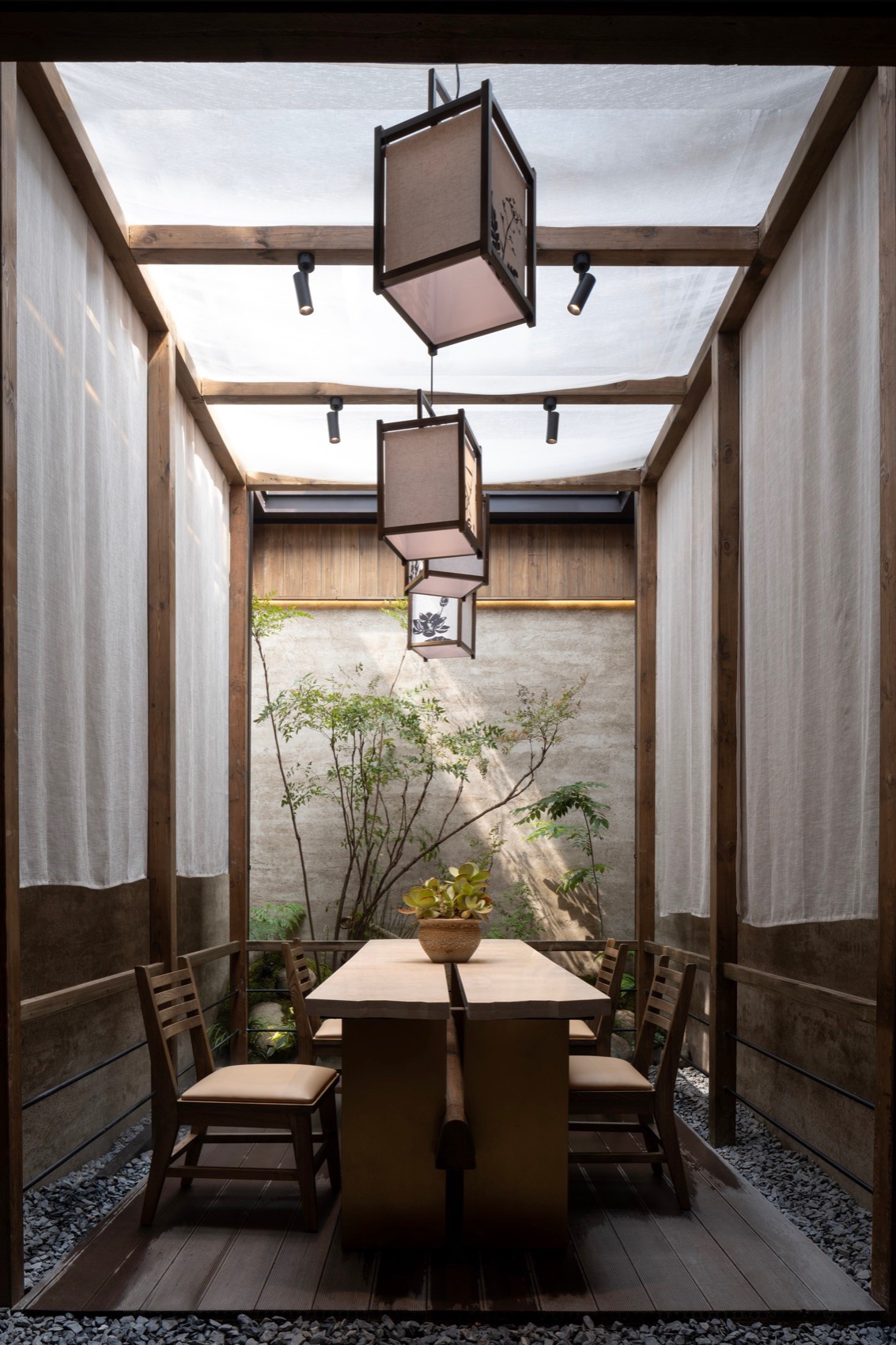 Miss Chow’s Time by OYTT Design - 谷德设计网