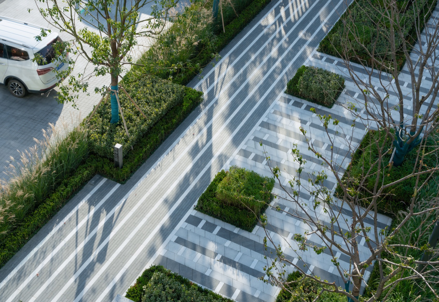 Huanglong Vanke Center Landscape Design by PERCENT LANDSCAPE DESIGN ...