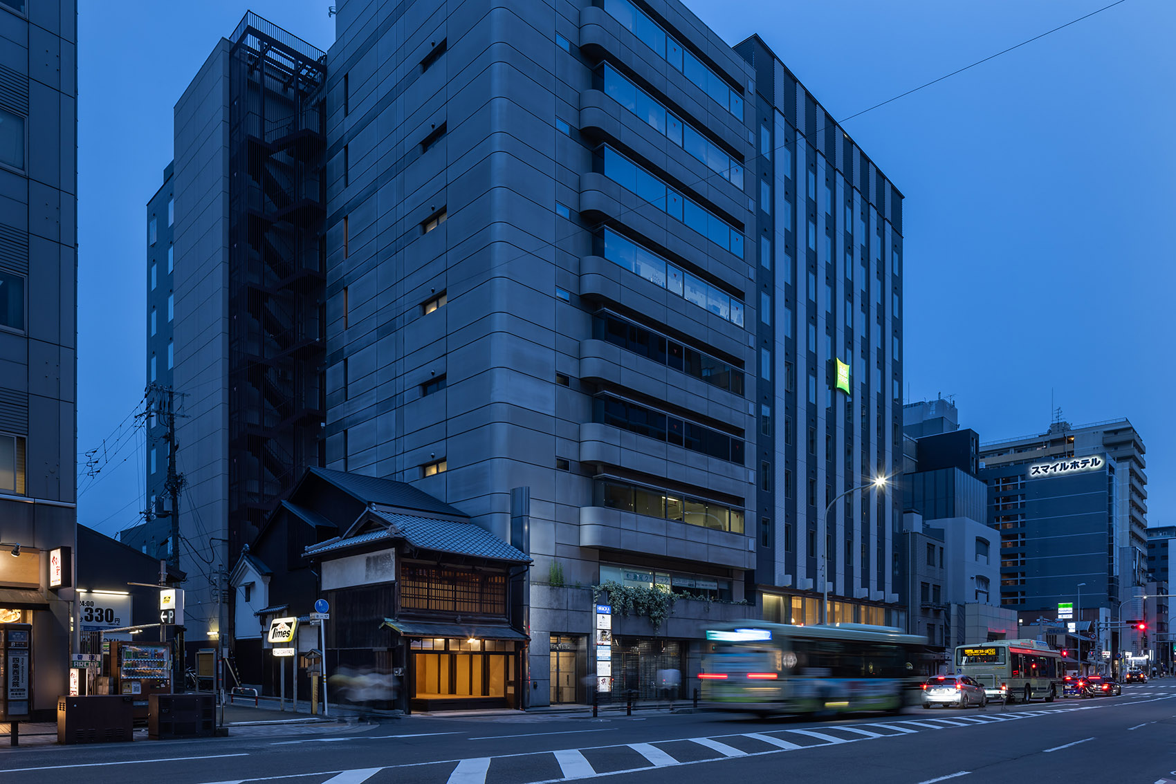 KAKKYOYAMA COMMON CENTER FOR GION FESTIVAL by Shigenori Uoya Architects ...