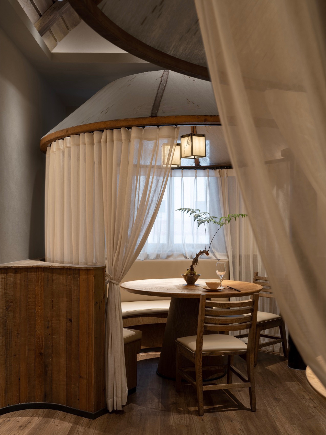 Miss Chow’s Time by OYTT Design - 谷德设计网