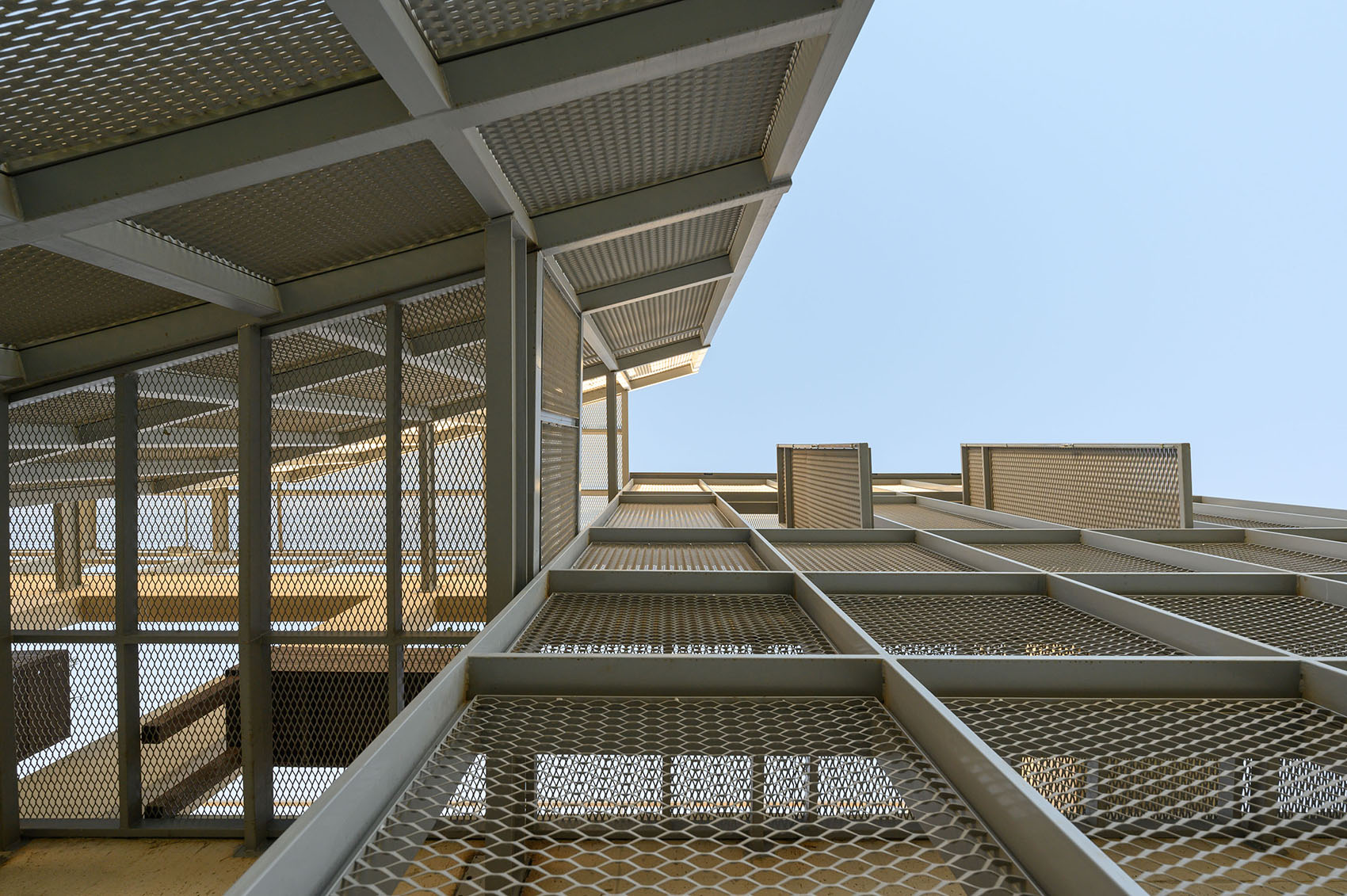 Biopharma office building by Santiago Carlos Arquitecto & Juan Manuel ...