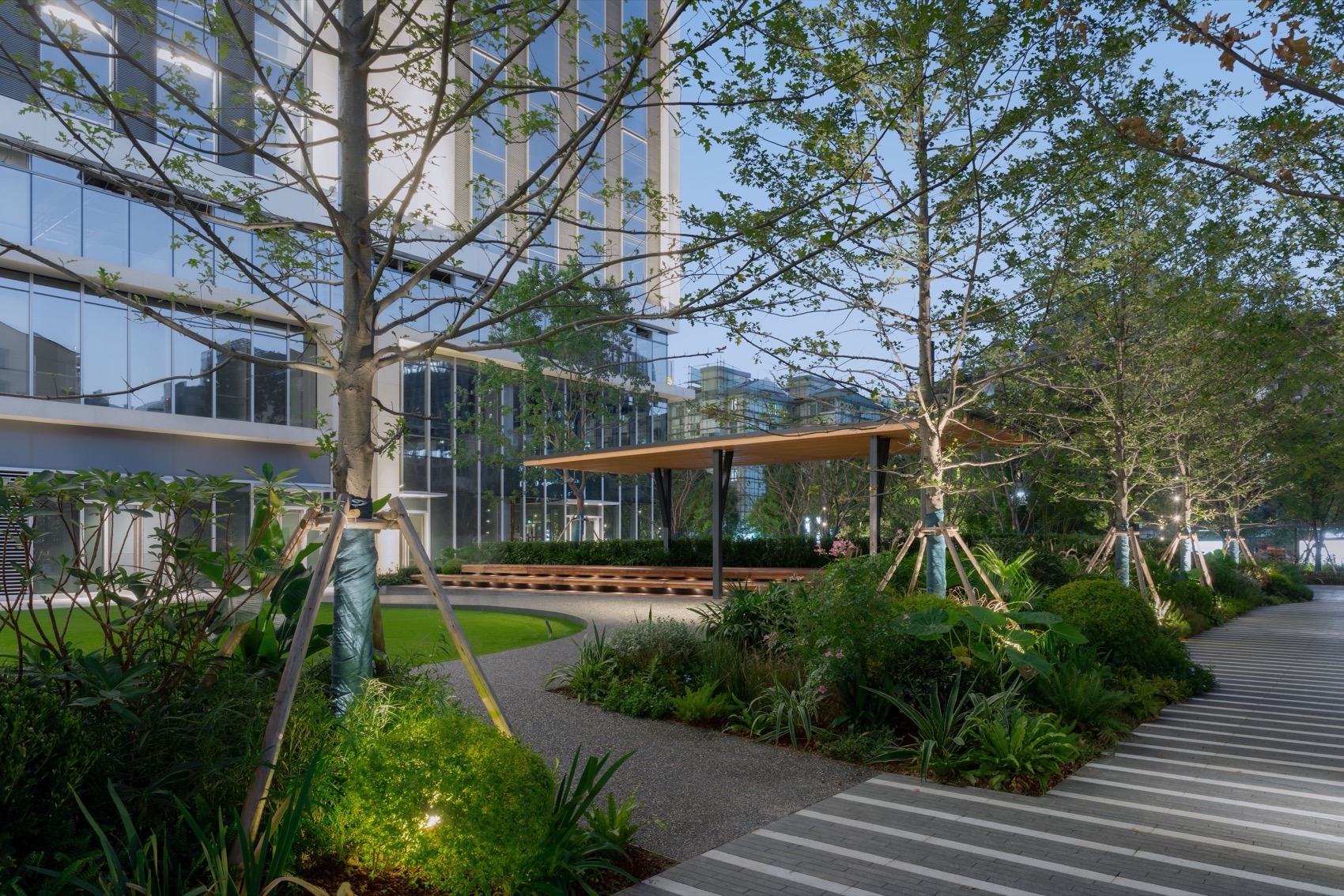 Huanglong Vanke Center Landscape Design by PERCENT LANDSCAPE DESIGN ...