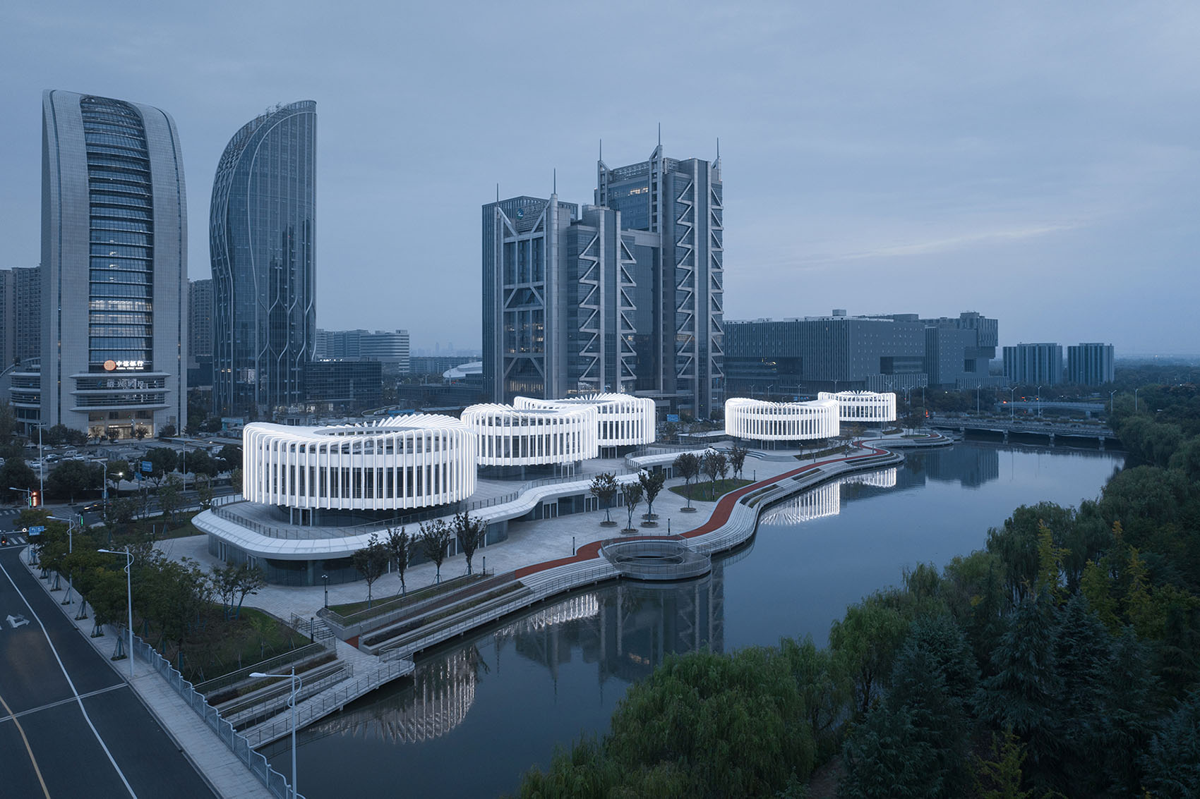 The Orchids:Nine Flow Riverside Art Mall by United Units Architects - 谷德设计网