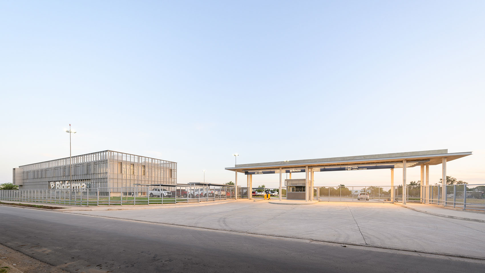 Biopharma office building by Santiago Carlos Arquitecto & Juan Manuel ...