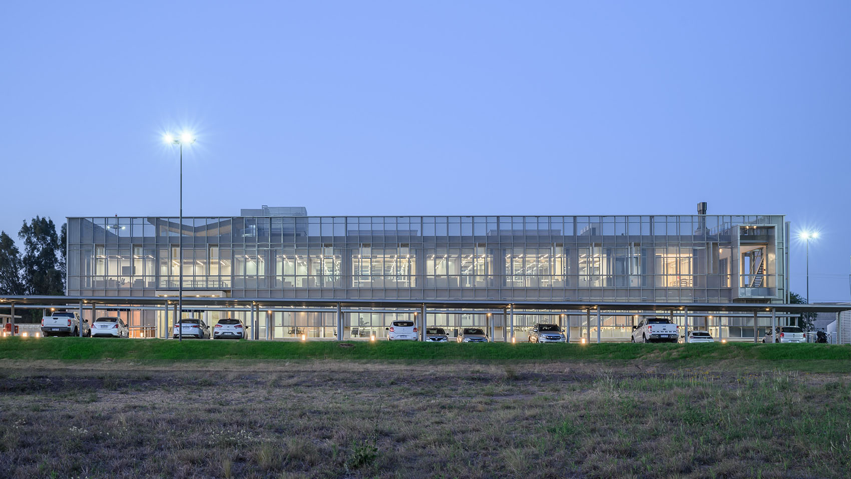 Biopharma office building by Santiago Carlos Arquitecto & Juan Manuel ...