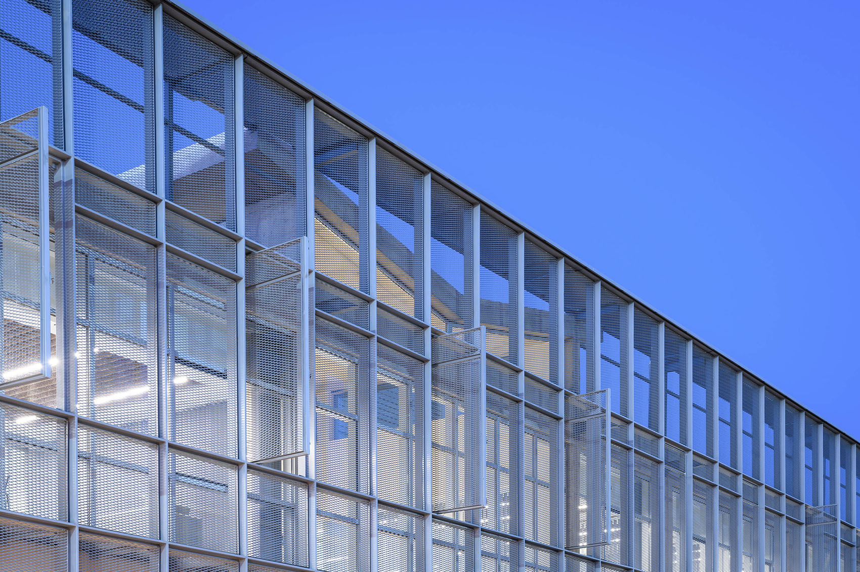 Biopharma office building by Santiago Carlos Arquitecto & Juan Manuel ...