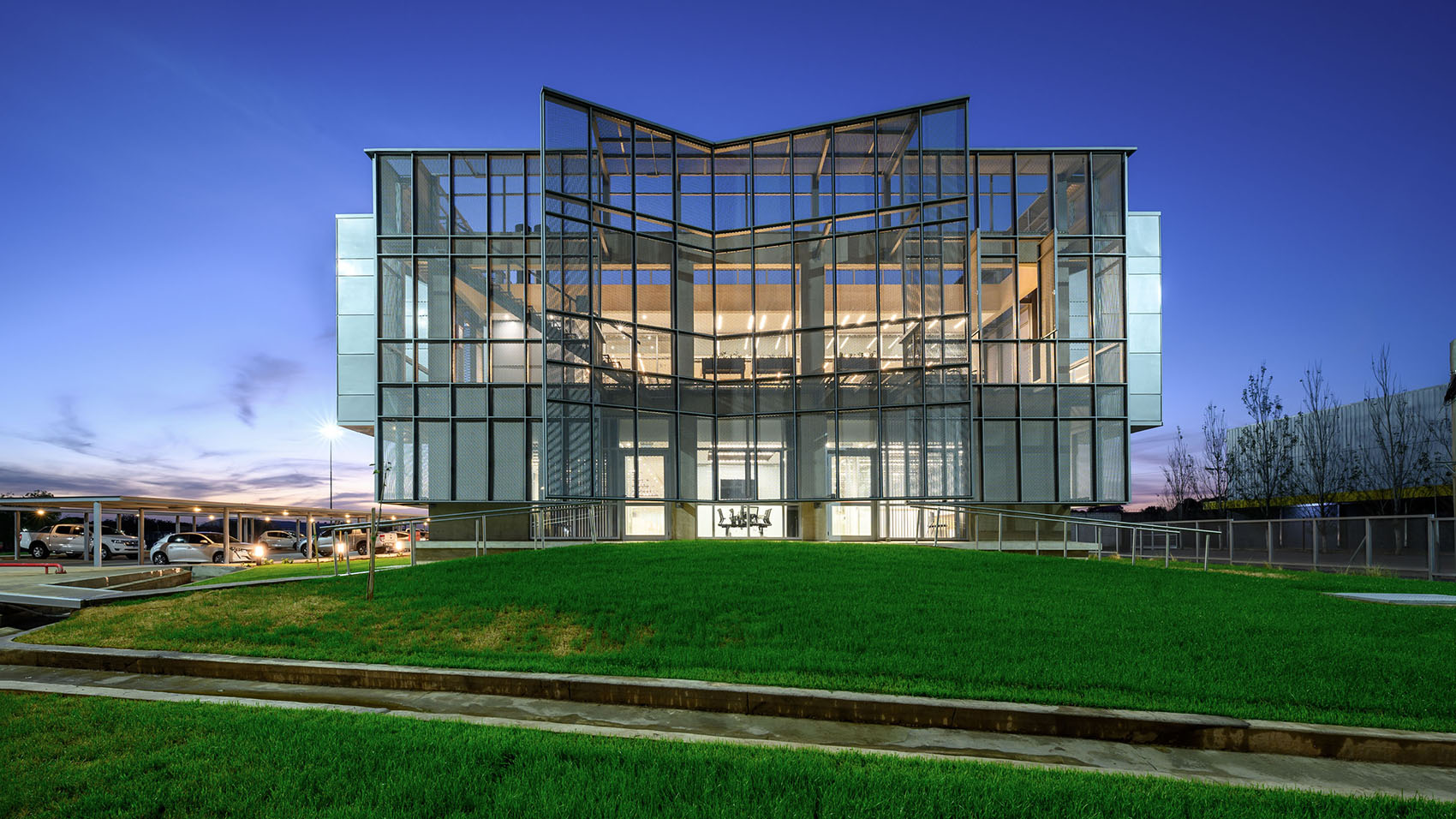 Biopharma office building by Santiago Carlos Arquitecto & Juan Manuel ...