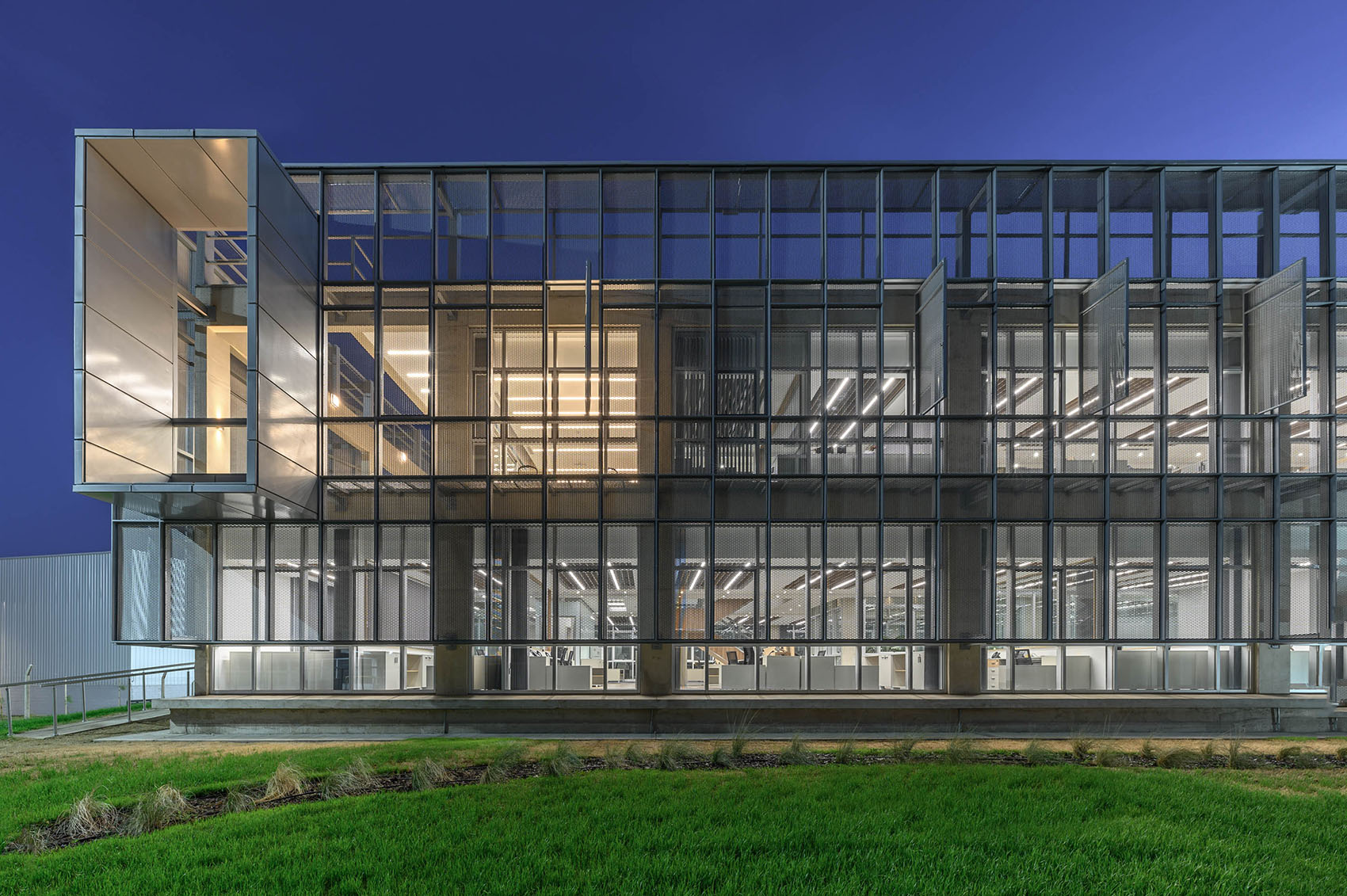 Biopharma office building by Santiago Carlos Arquitecto & Juan Manuel ...