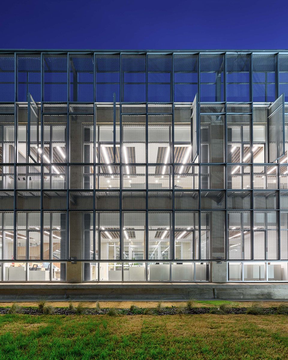 Biopharma office building by Santiago Carlos Arquitecto & Juan Manuel ...