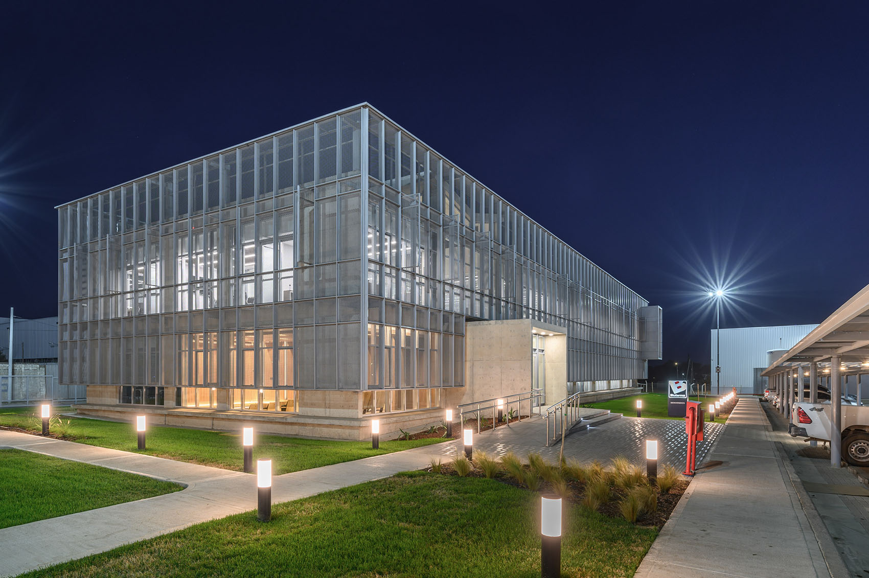 Biopharma office building by Santiago Carlos Arquitecto & Juan Manuel ...