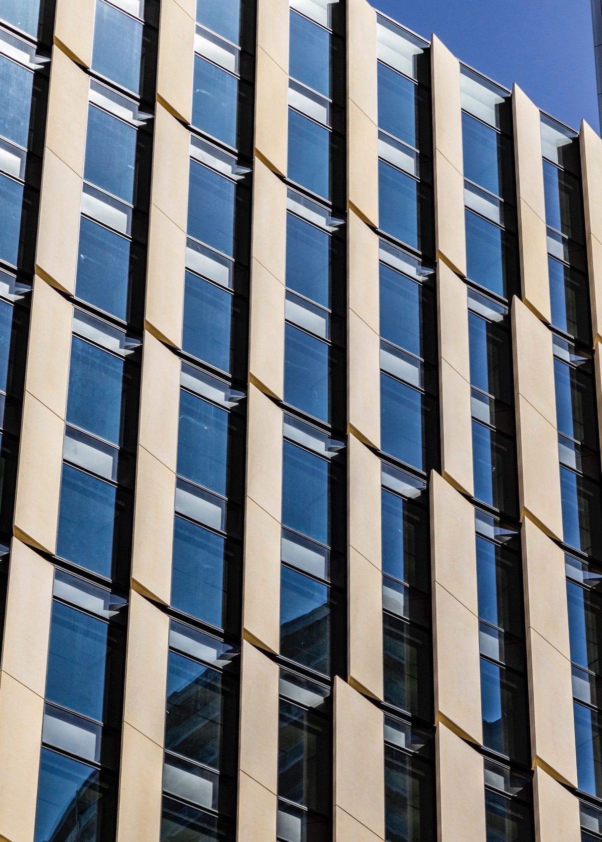 JR Meguro MARC Building by Nikken Sekkei Ltd - 谷德设计网