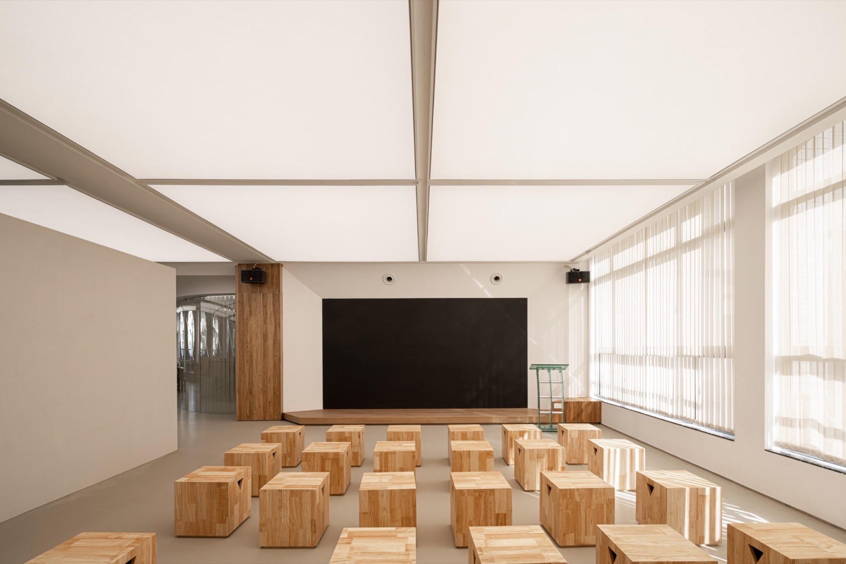 Under the Eaves by Displacement Architecture Design - 谷德设计网