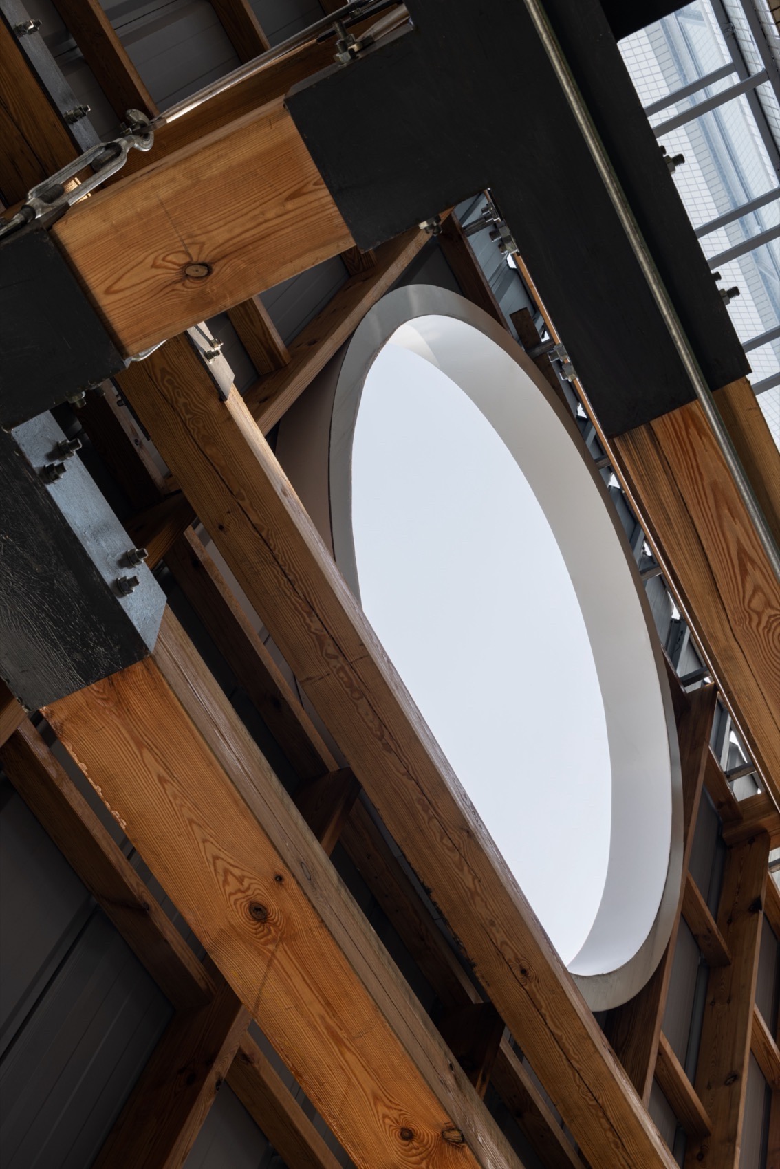 Under the Eaves by Displacement Architecture Design - 谷德设计网