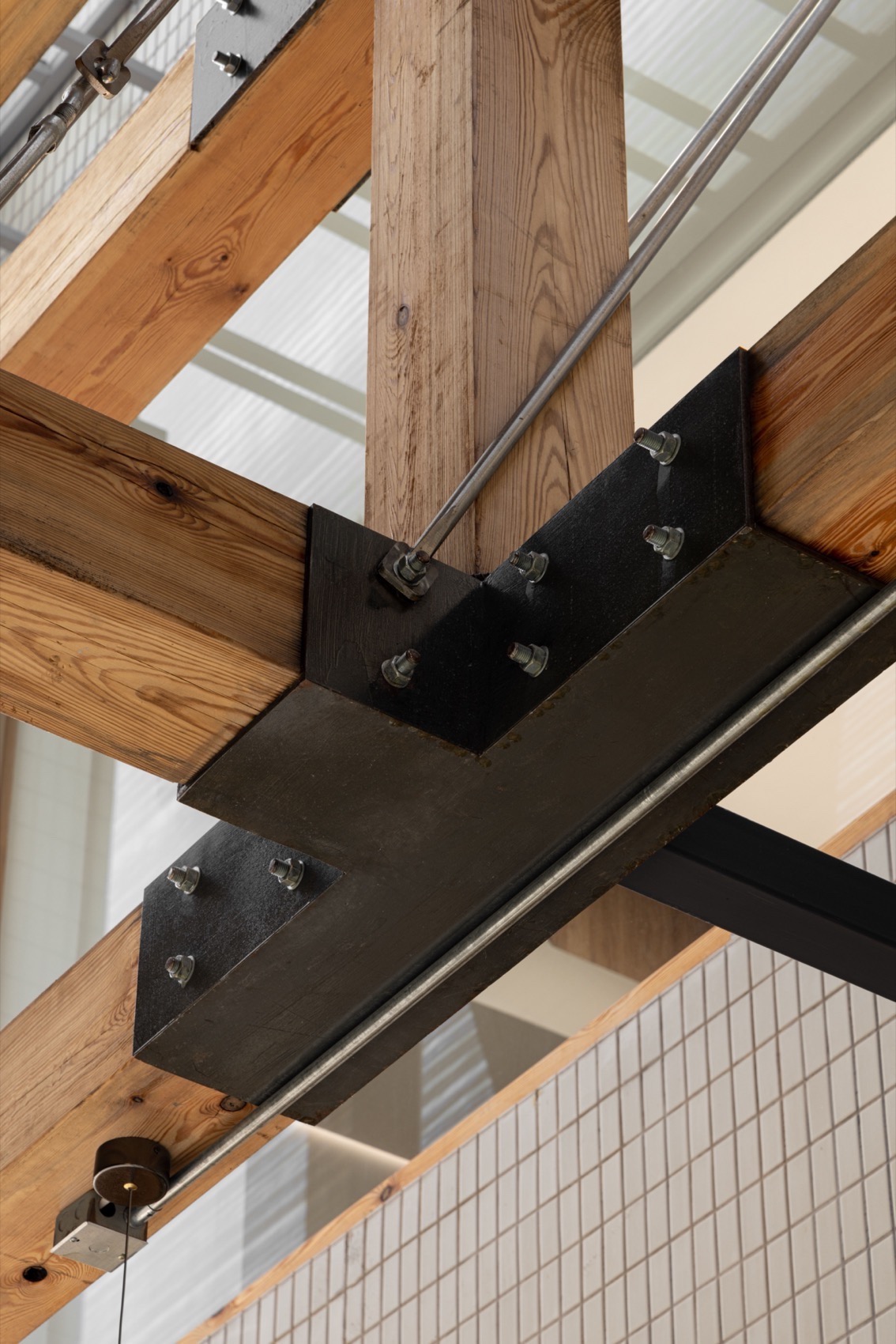 Under the Eaves by Displacement Architecture Design - 谷德设计网