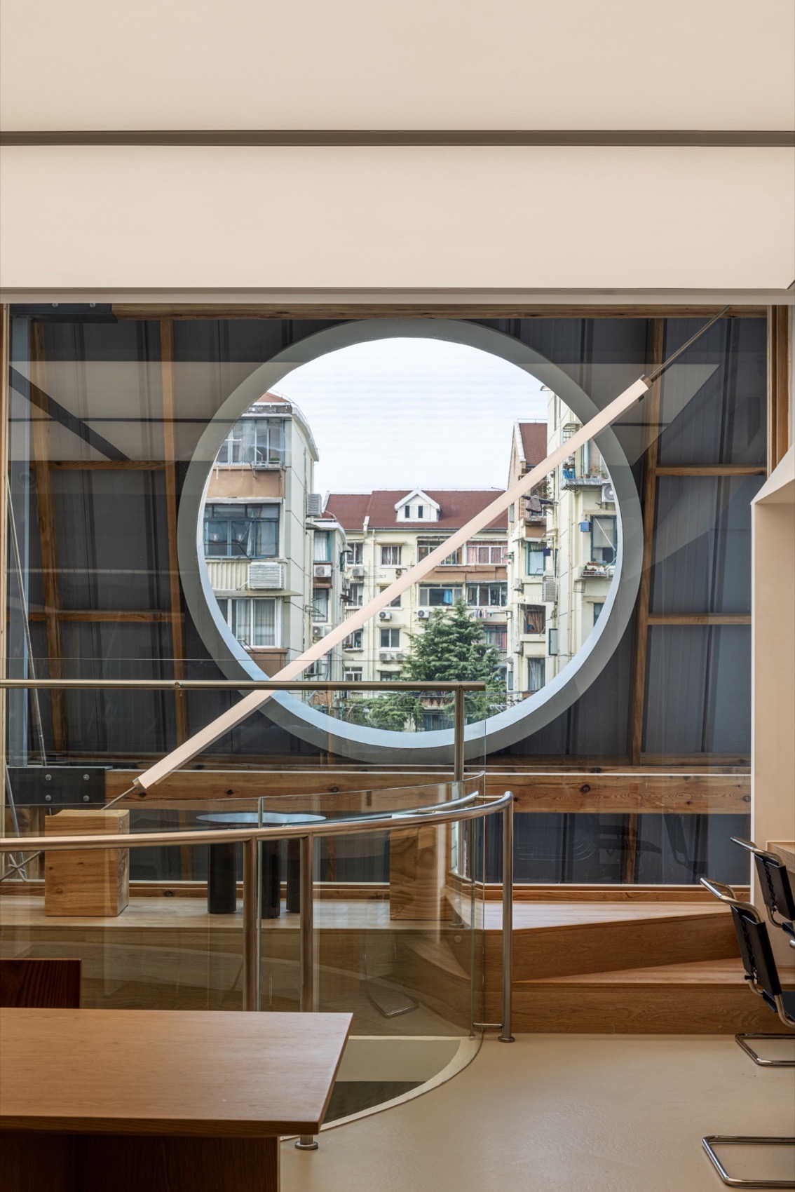 Under the Eaves by Displacement Architecture Design - 谷德设计网