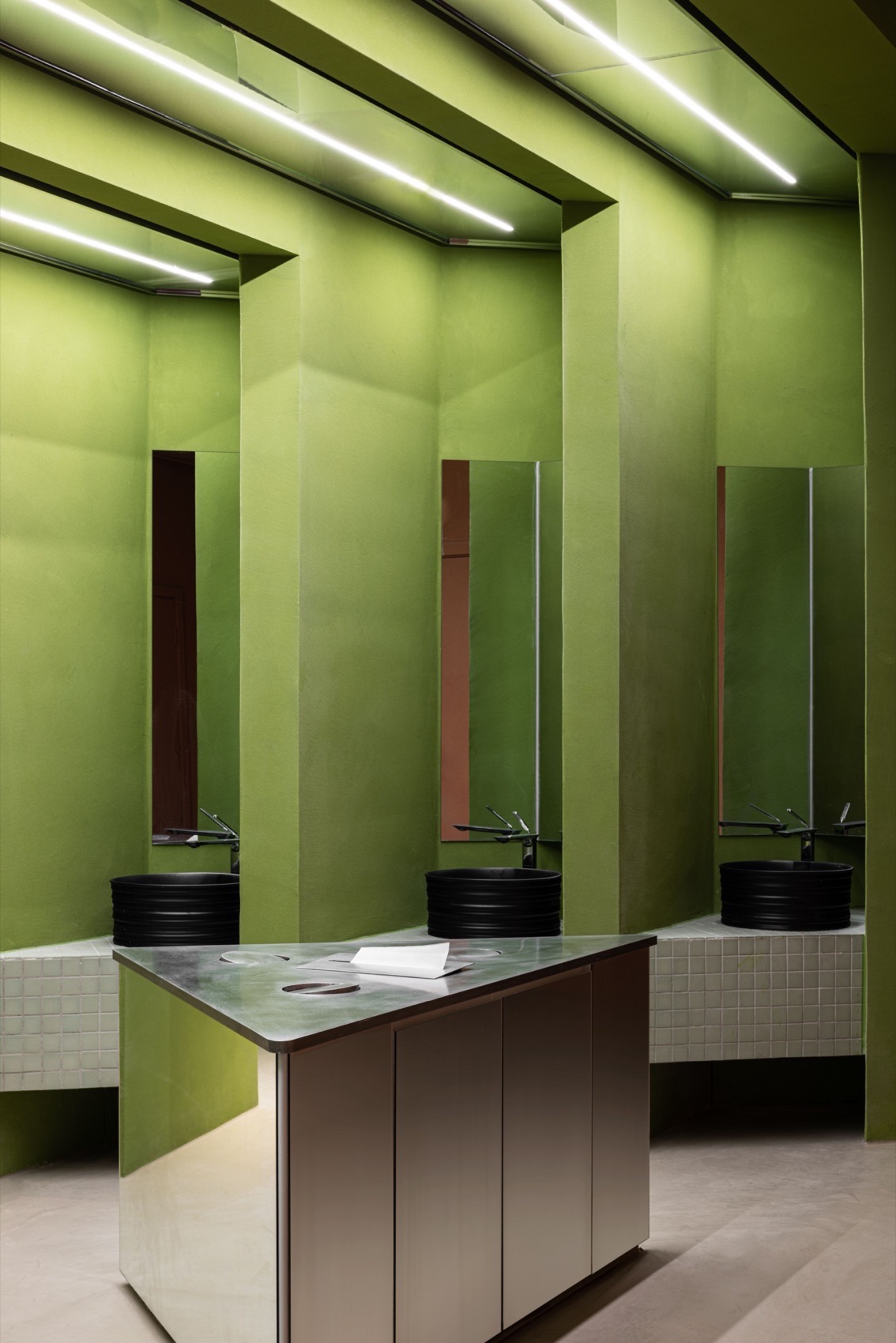 Under the Eaves by Displacement Architecture Design - 谷德设计网