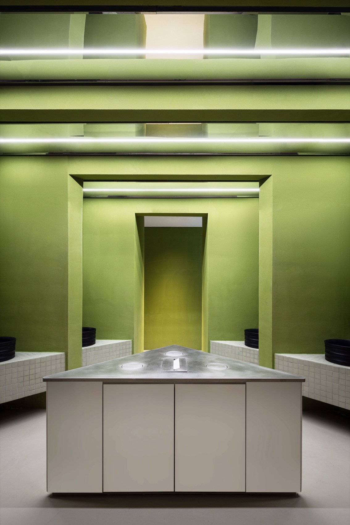 Under the Eaves by Displacement Architecture Design - 谷德设计网