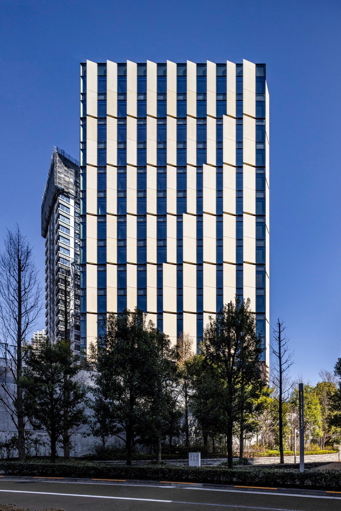 JR Meguro MARC Building by Nikken Sekkei Ltd - 谷德设计网