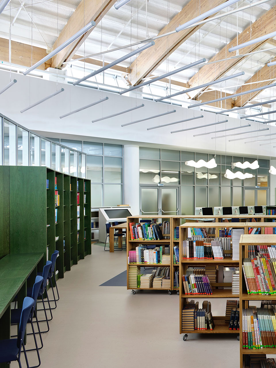 SKOLKOVO International Gymnasium Library by FORM Bureau - 谷德设计网