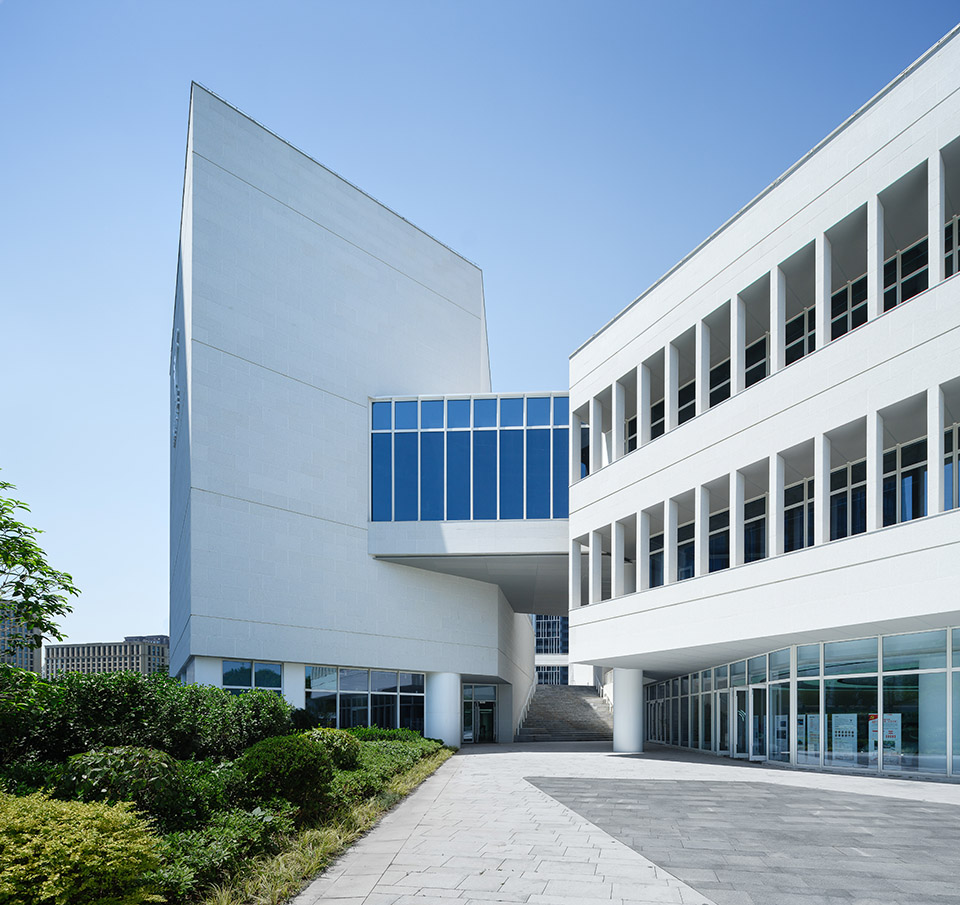 Renovation of Changfeng Guosheng Center, China by Lacime Architects - 谷德设计网