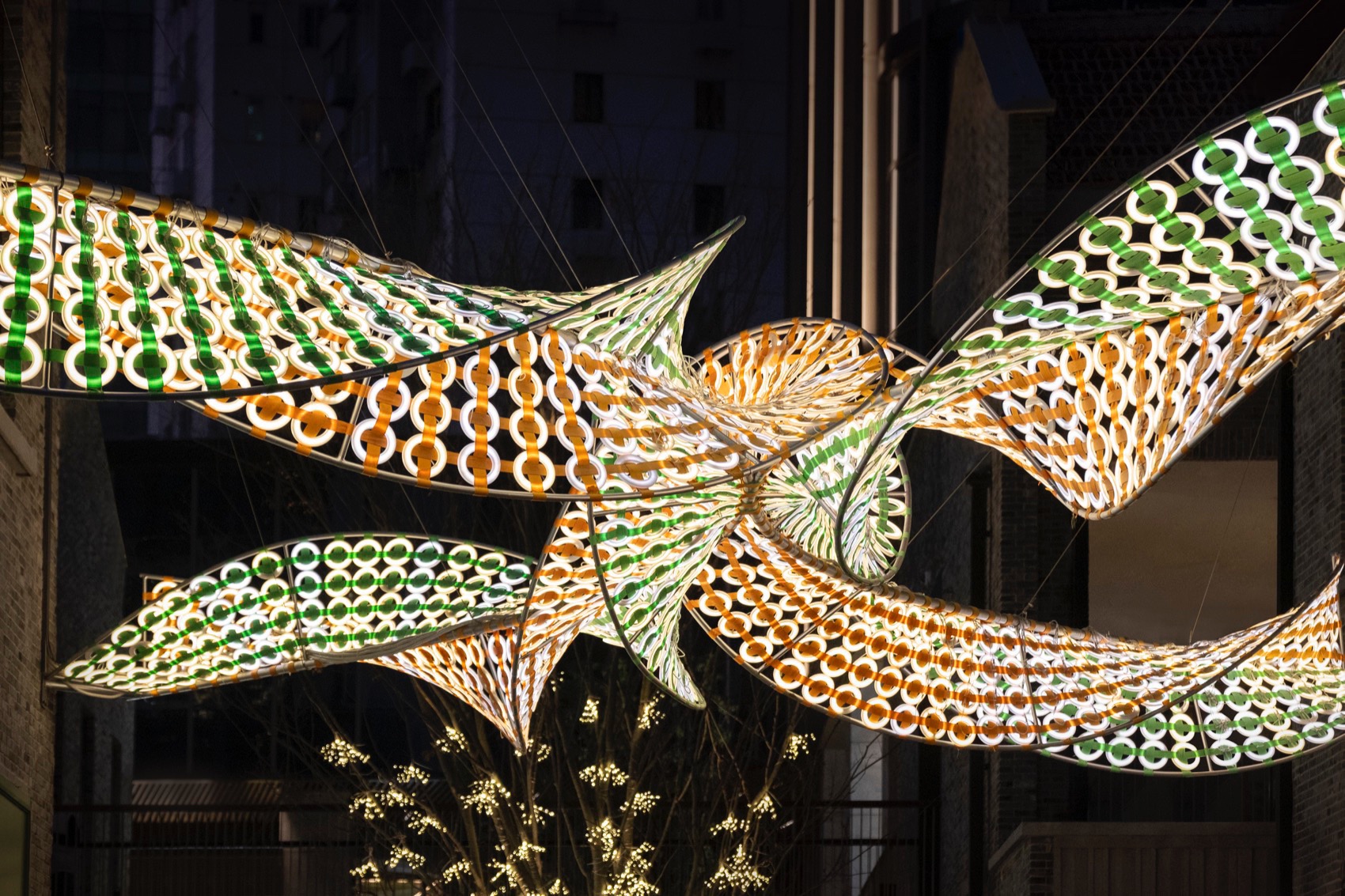 A weaving double helix in Shanghai Shikumen by HCCH Studio - 谷德设计网