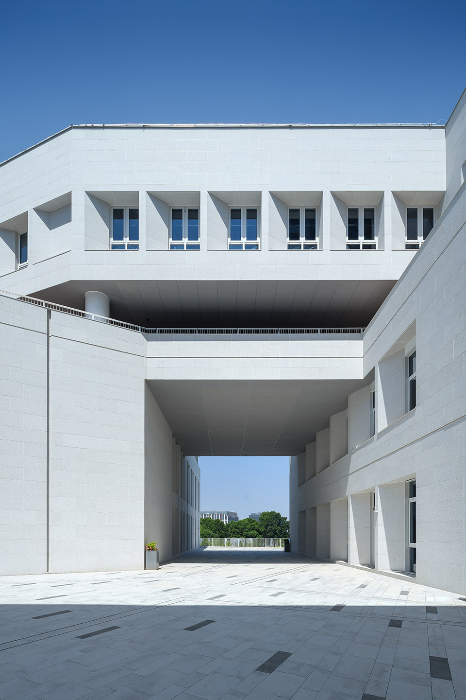 Renovation of Changfeng Guosheng Center, China by Lacime Architects - 谷德设计网